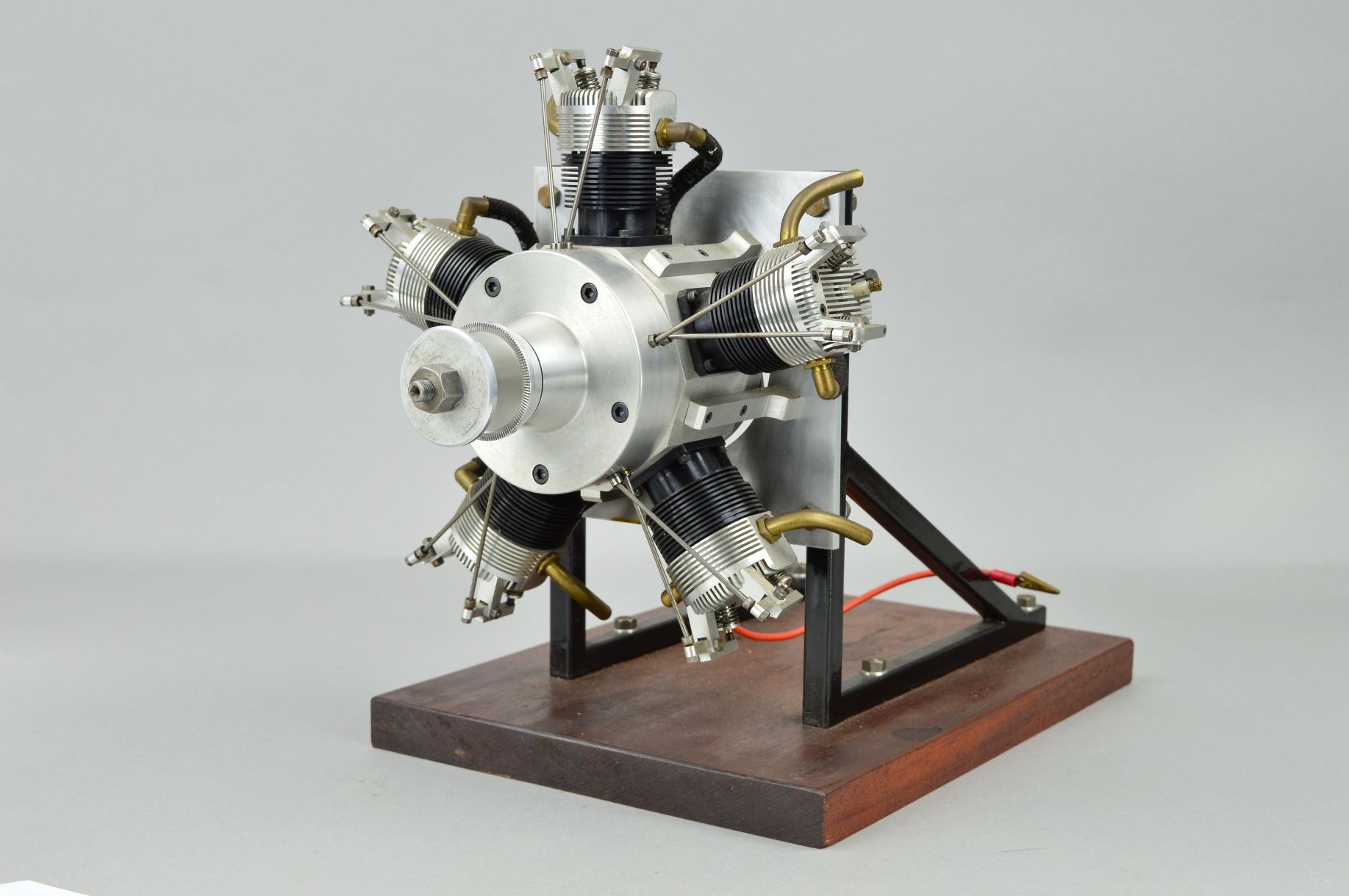 A HANDBUILT 5 CYLINDER RADIAL MODEL AEROPLANE ENGINE, built by Gordon ...