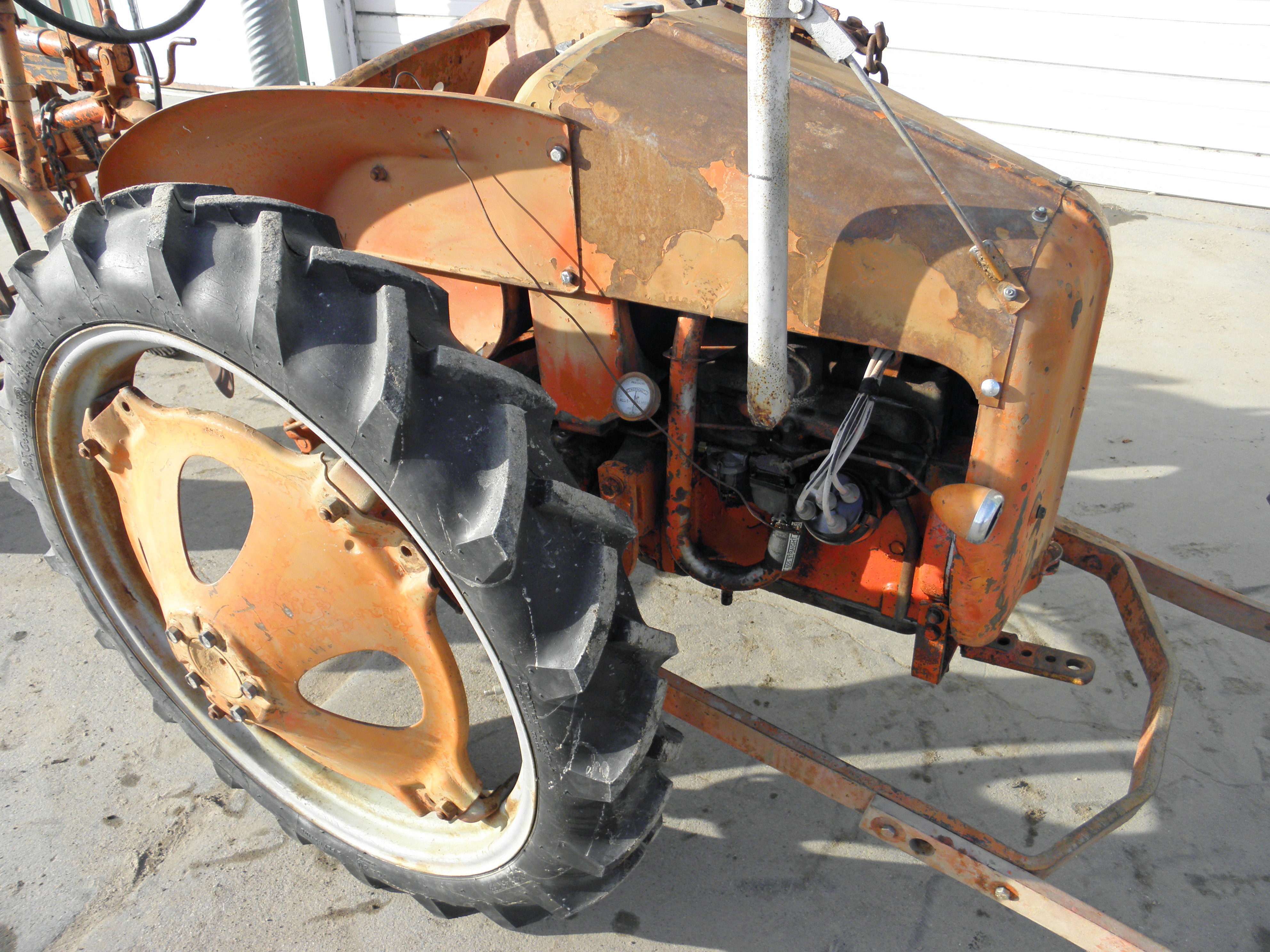Allis Chalmers G 3spd continental engine, rear hydraulic lift