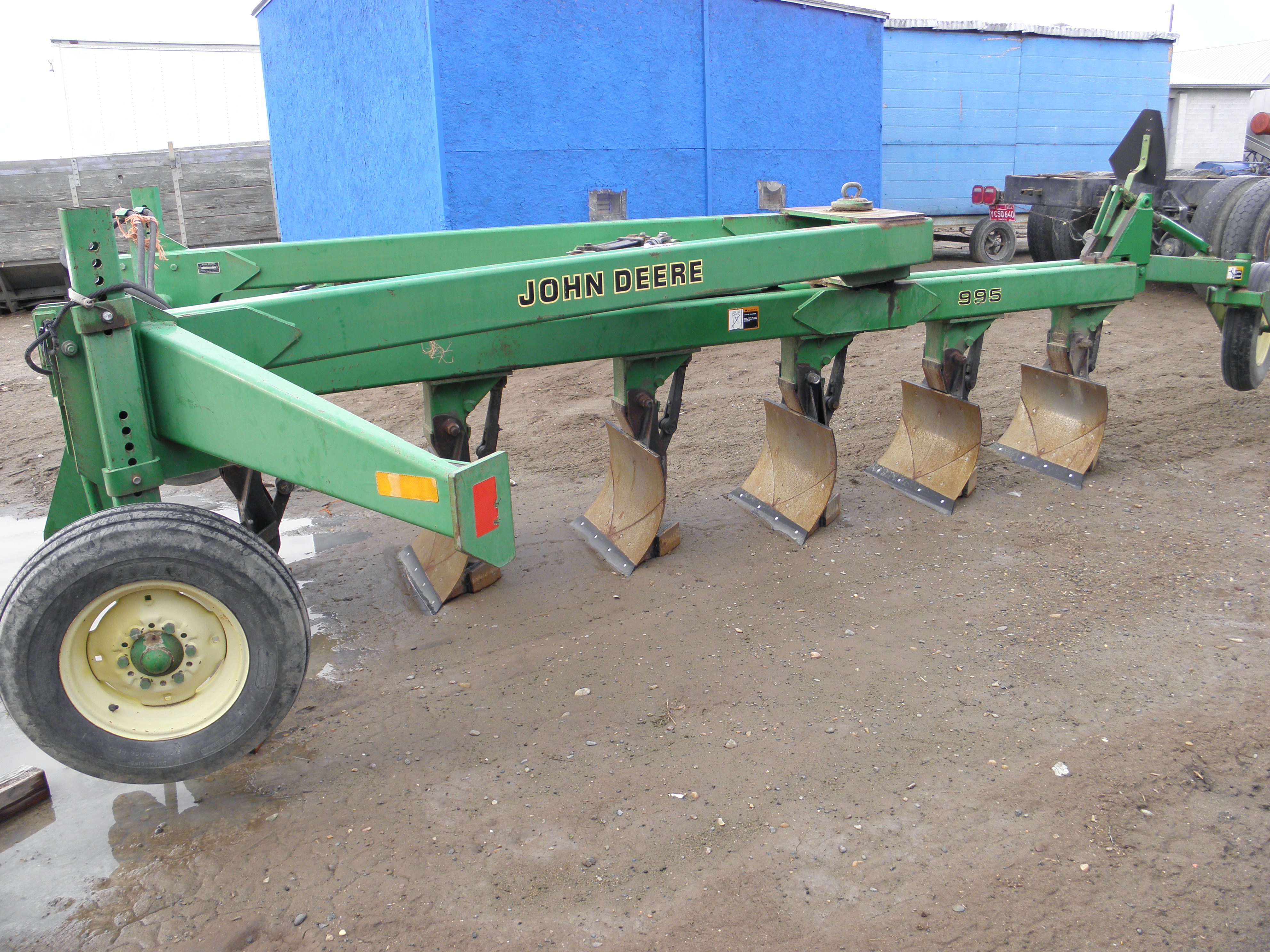 JD 995 6 bottom switch plow
