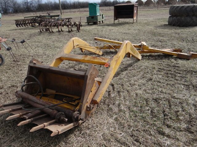 Lot 2439 Freeman Front End Loader