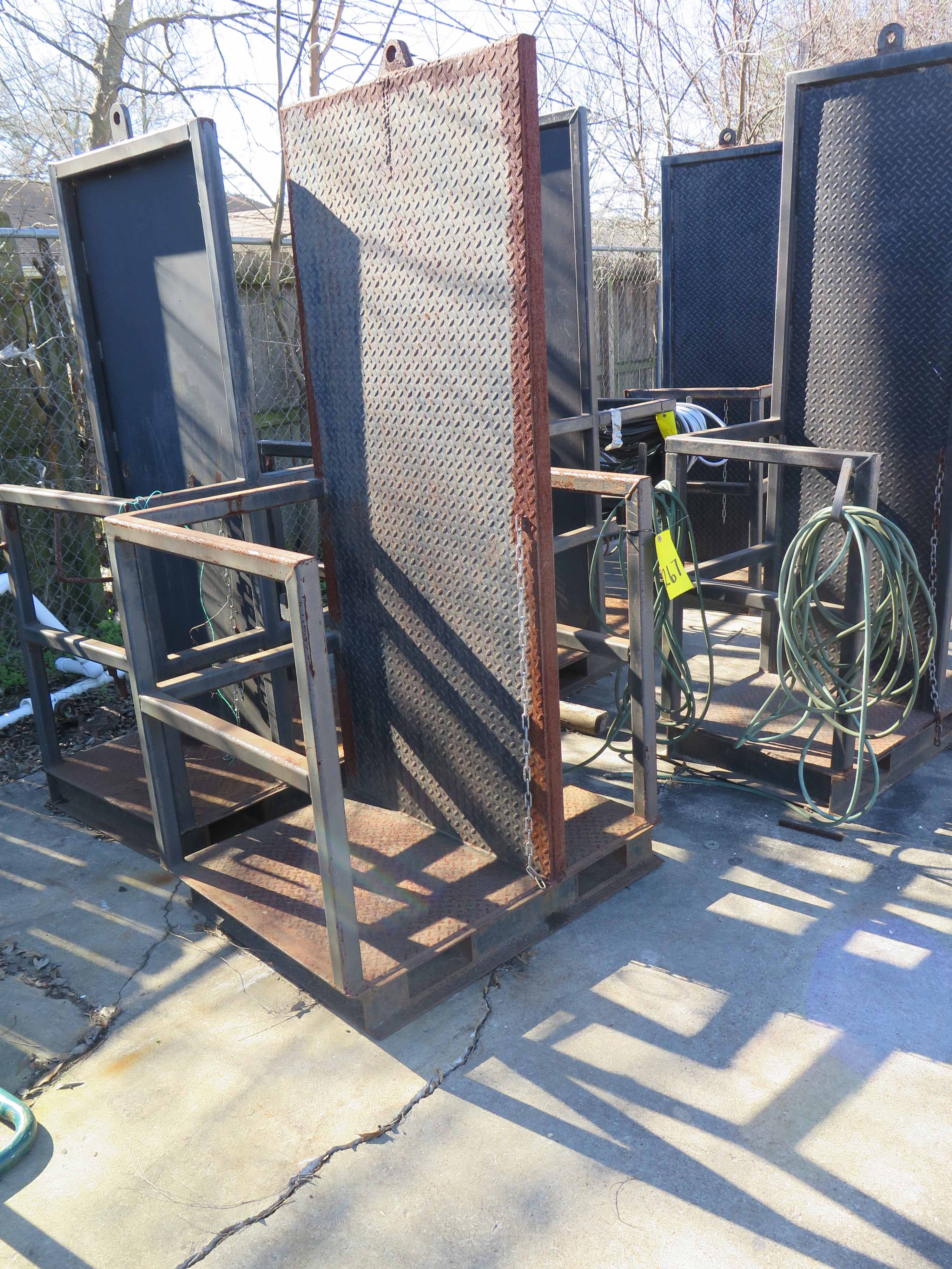{ Choice of lots: 267 } LOT OF PORTABLE ACETYLENE BOTTLE RACKS, w ...