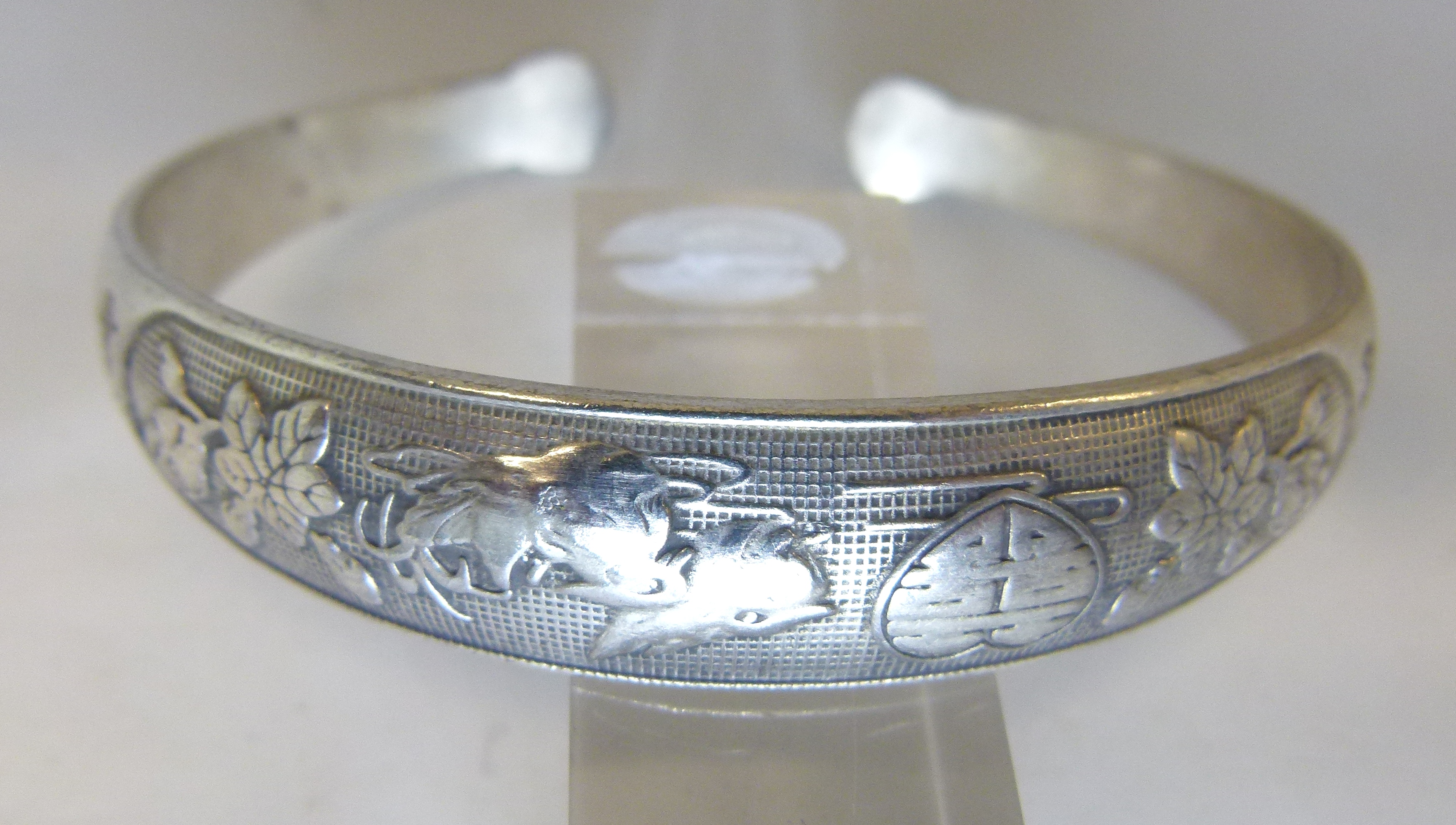 Vintage Chinese silver metal bangle
