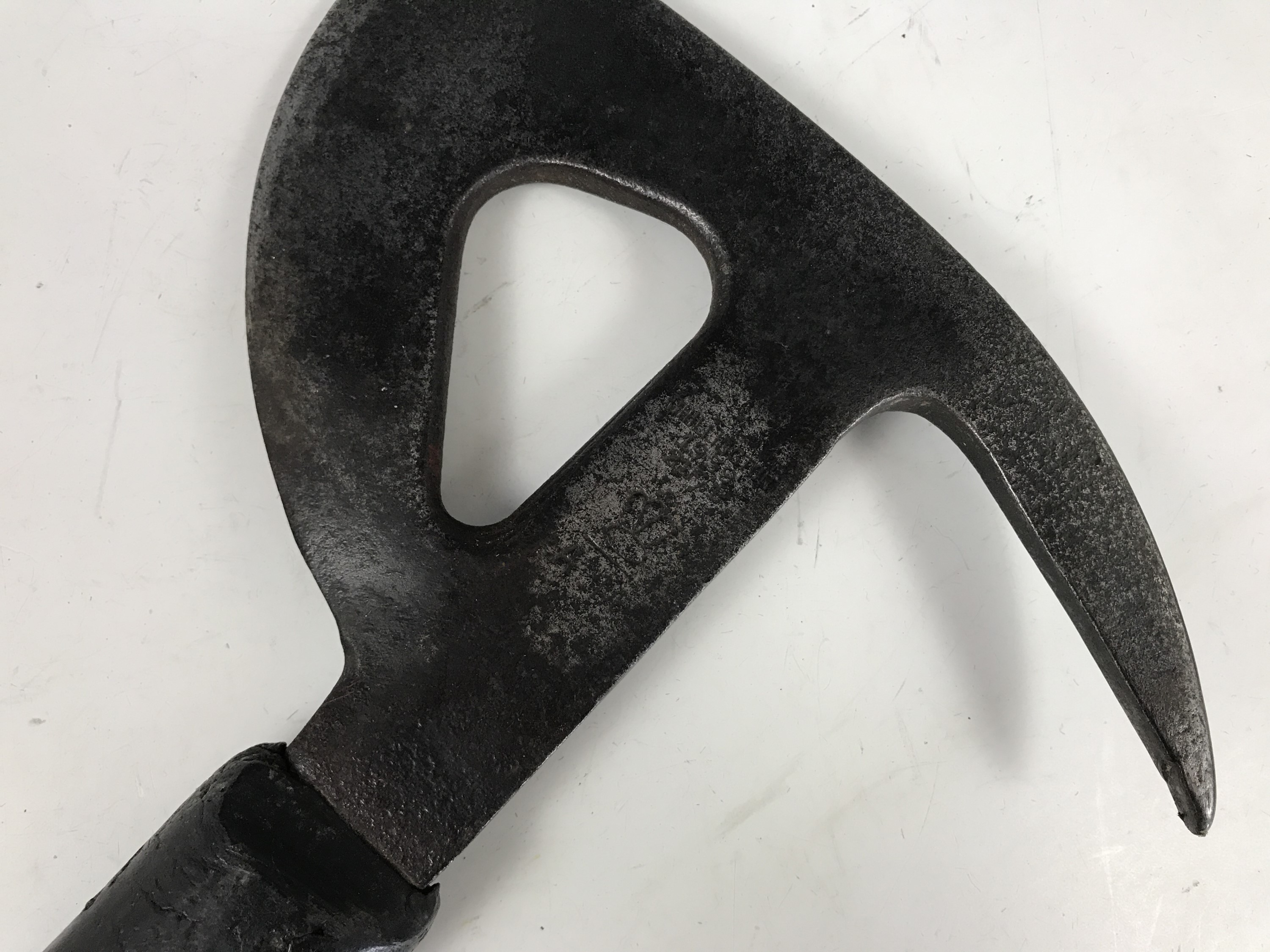 A 1939 Air Ministry aircraft escape axe