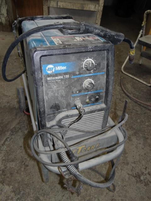 Millermatic 907048 135/175 MIG Welder with Regulators and M-10 Gun
