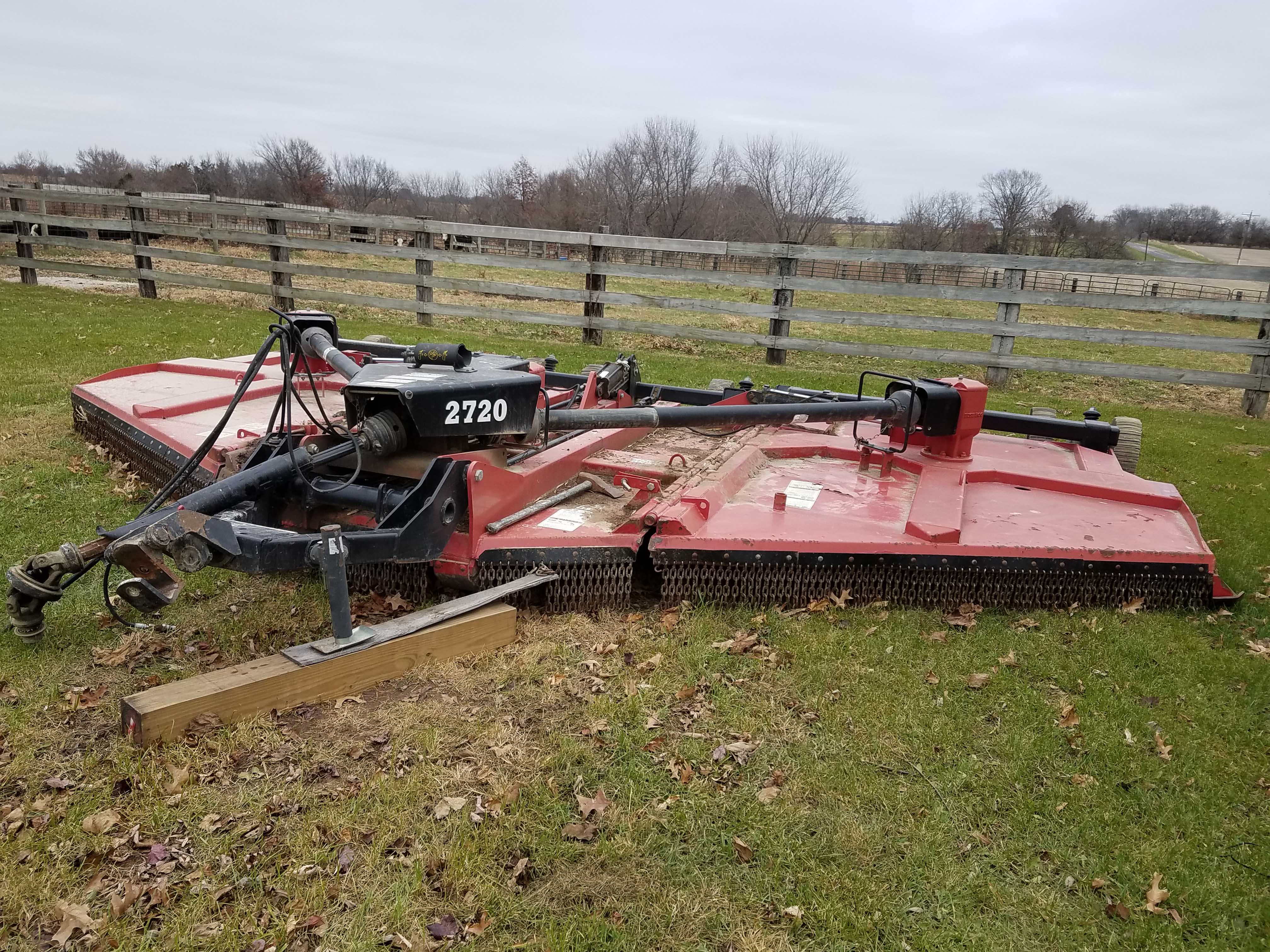 Bush Hog 2720 brush cutter front chains 1000 PTO SN. BH71287