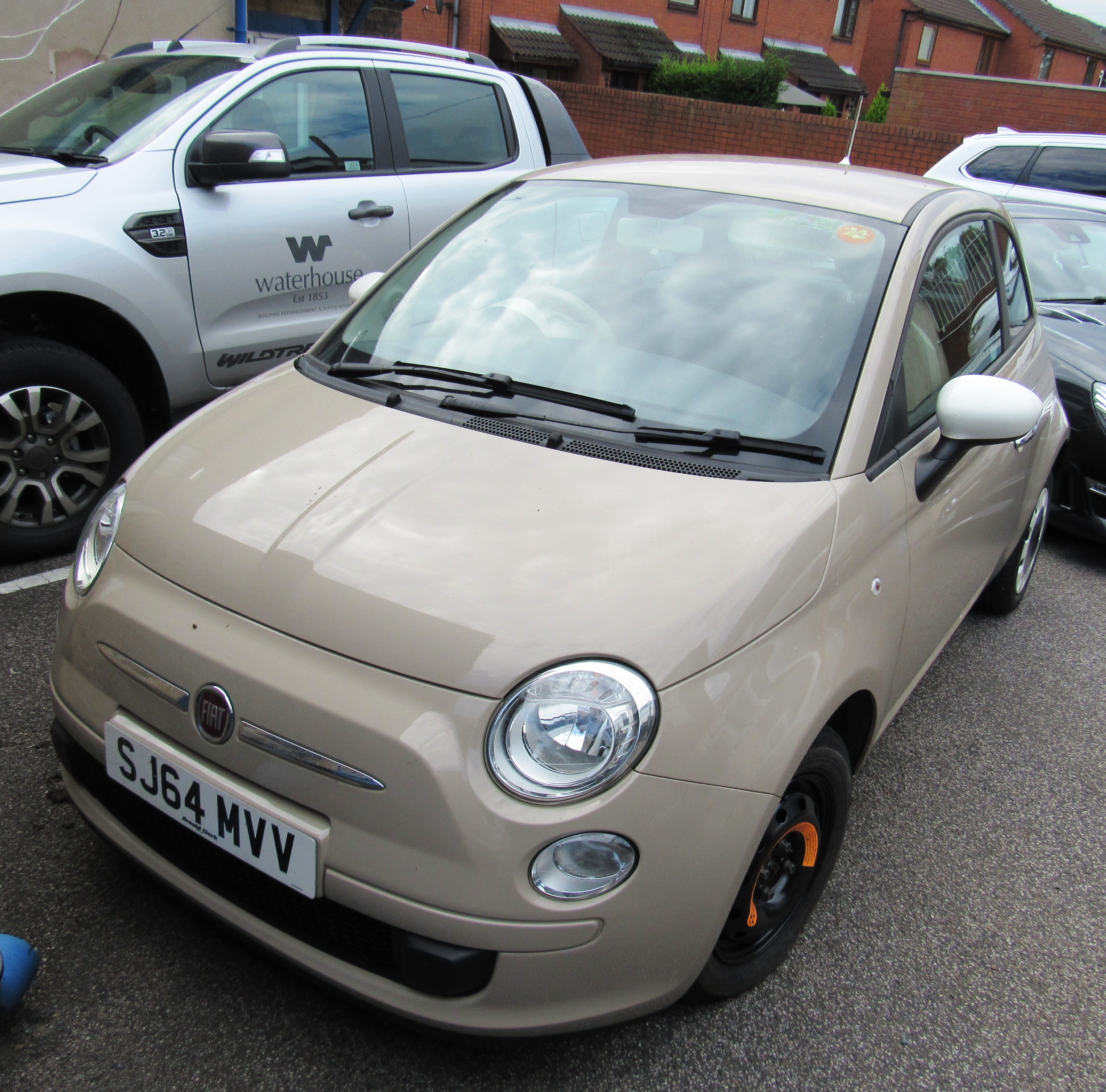 Fiat 500 Colour Therapy 3 door hatchback 1242cc, 133G/KM, petrol, beige ...