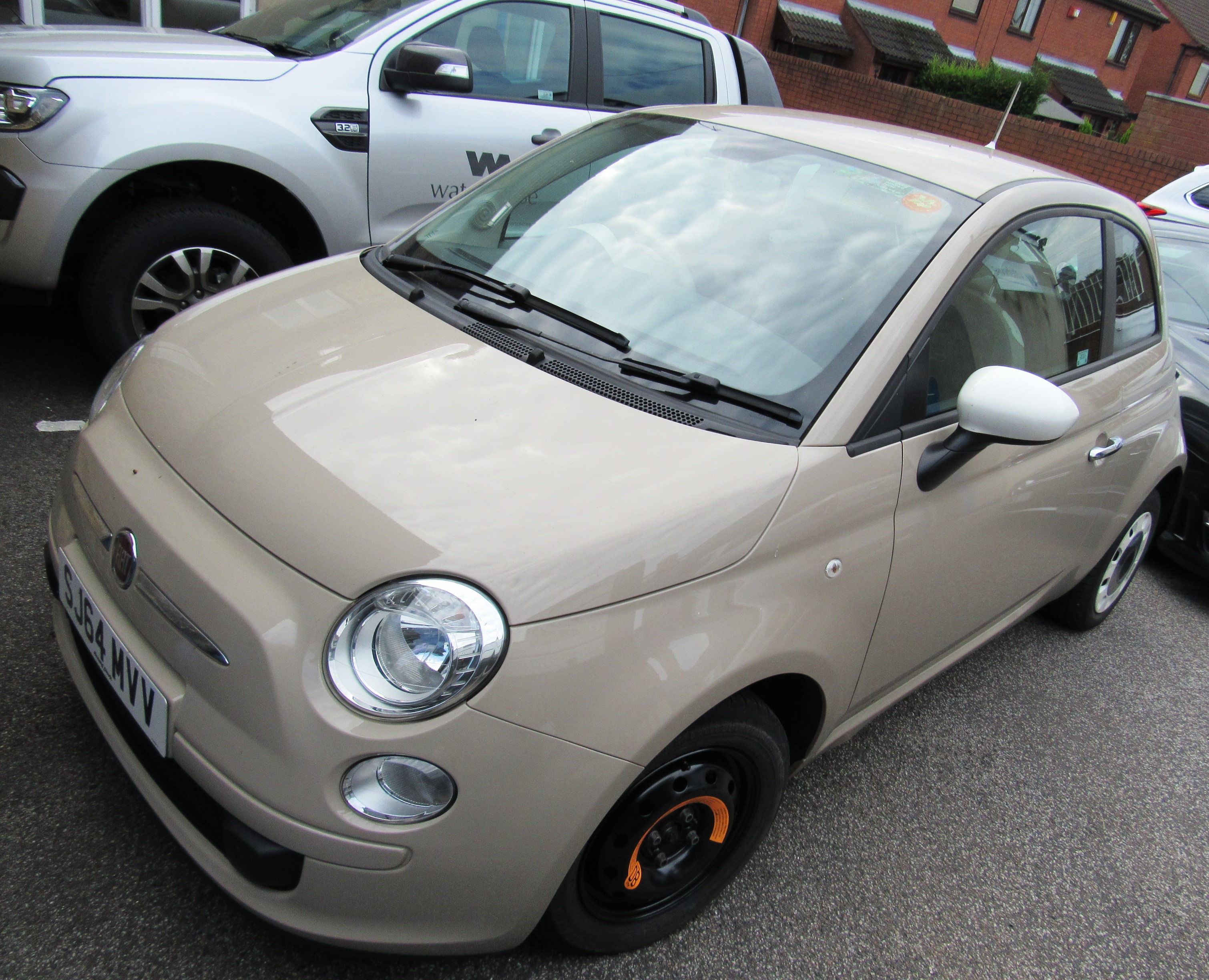 Fiat 500 Colour Therapy 3 door hatchback 1242cc, 133G/KM, petrol, beige ...