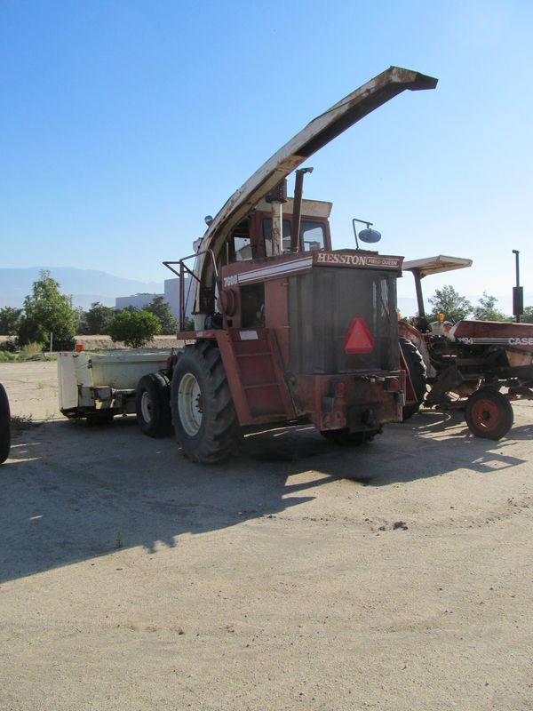 Hesston 7600 Field Queen Combine Chopper