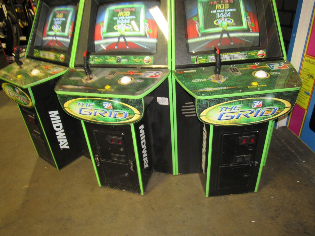 THE GRID 3 PLAYER MIDWAY CLASSIC ARCADE GAME L@@K!. Item is in used ...