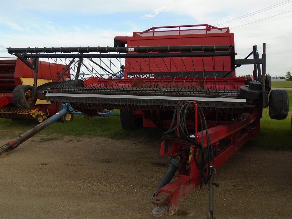 Versatile Trans/Axial 2000 PTO Combine, w/ Rakeup Pickup