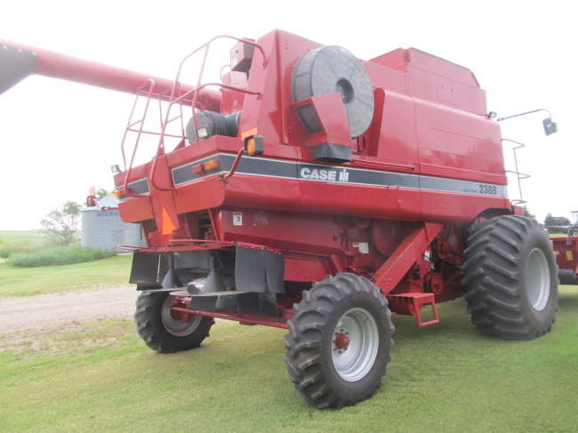 CASE IH 2388 SP COMBINE & CASE IH 2015 PICK-UP HEADER; 1640/2080 Sep ...