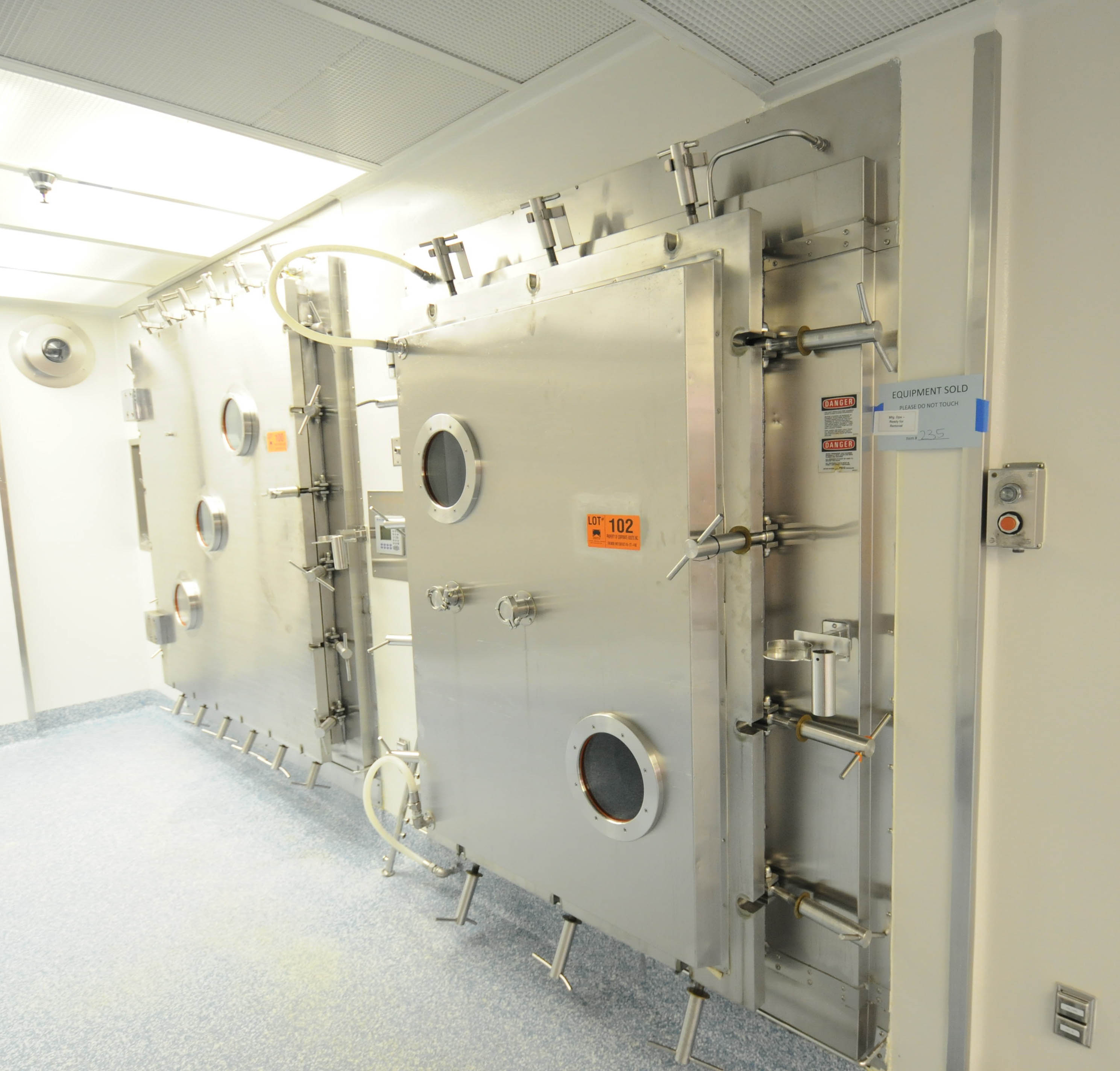 LYO 6 - HULL MODEL 120 FXS200 LYOPHILIZER WITH 11 SHELVES (10 USABLE ...