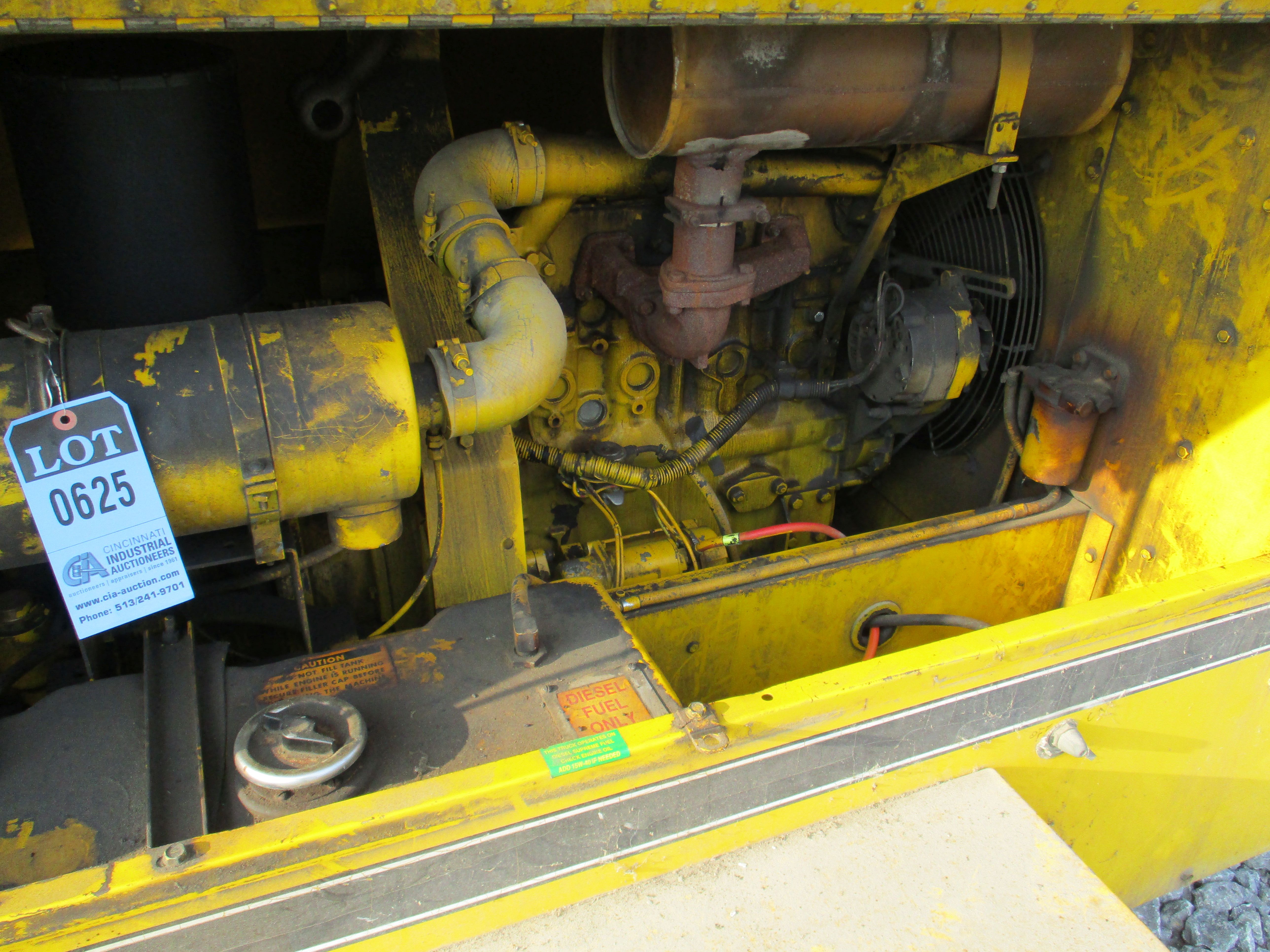 LEROI DRESSER MODEL 185 PORTABLE AIR COMPRESSOR; S/N 3232X19, 4 ...