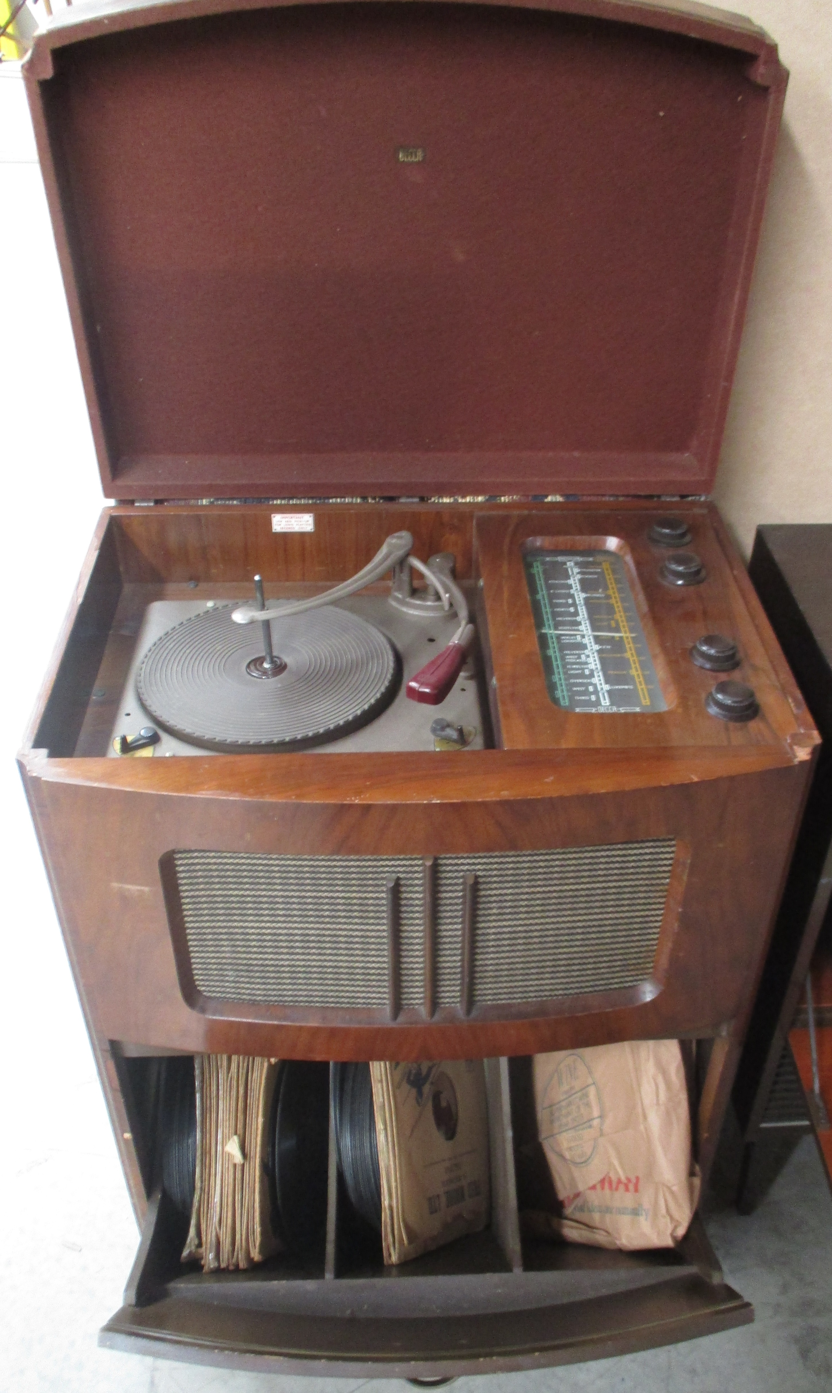 Decca radiogram in walnut case complete with quantity 78rpm records