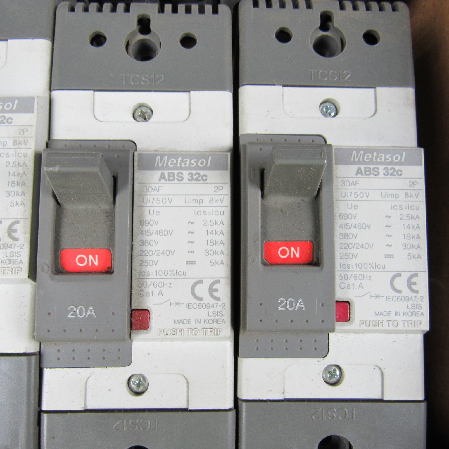 LOT OF METASOL ABS 32C 20A BREAKERS (8)