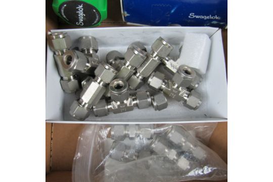 LOT SWAGELOK FITTINGS