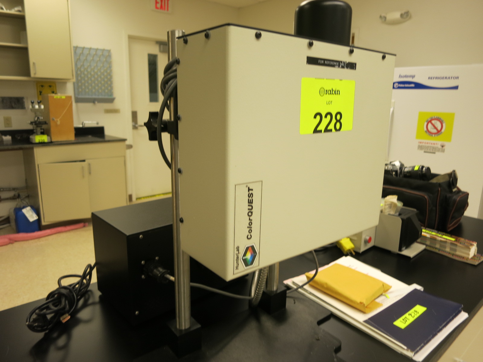 Hunter LAB spectrophotometer, model color quest 45/0, 45 deg ...