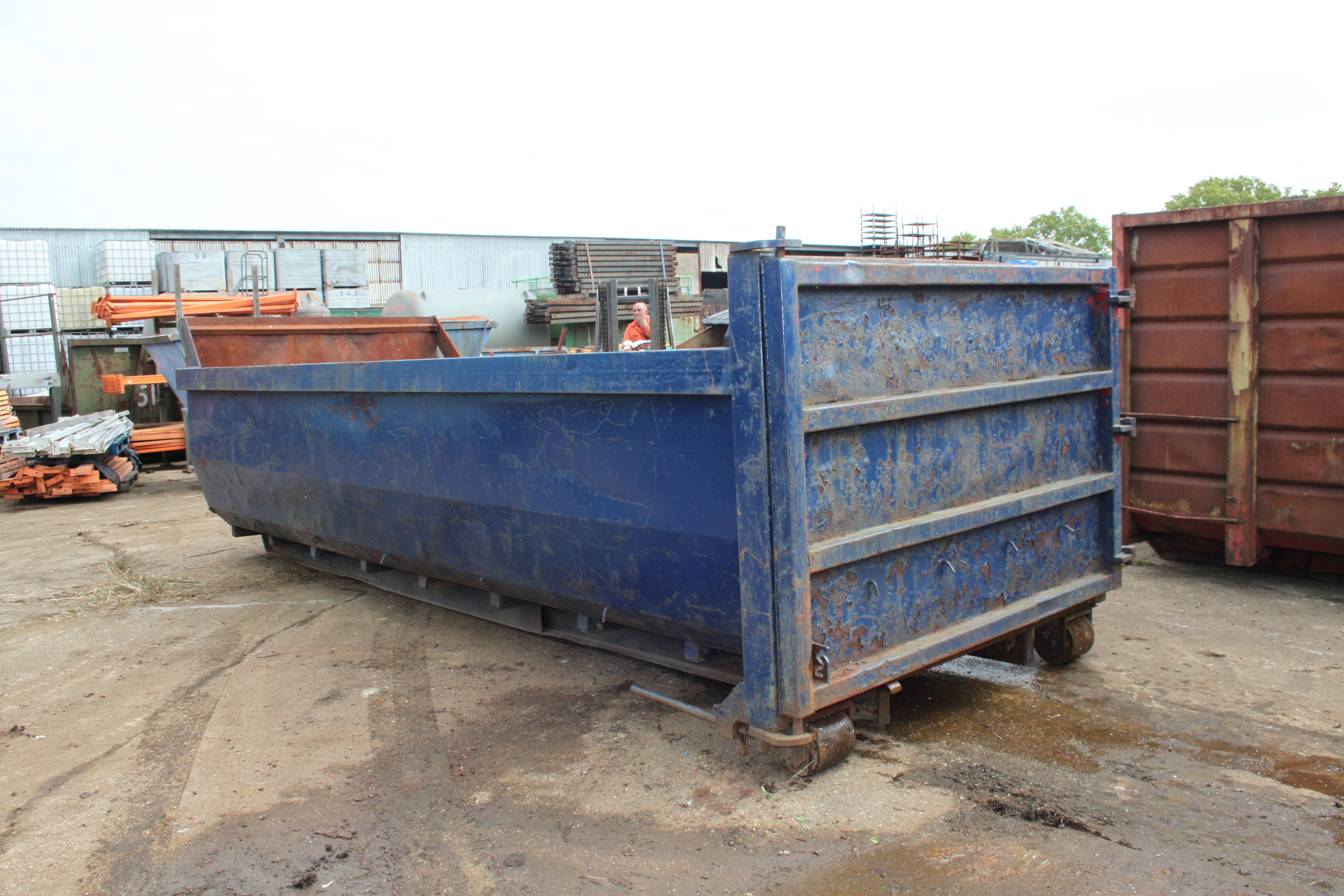 25YRD LOW SIDED RORO SKIP SINGLE DOOR