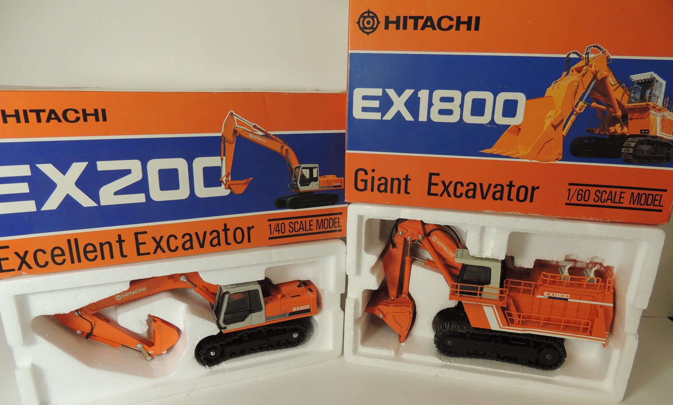 HITACHI - Excellent Excavator EX200 1/40 scale model, boxed and Giant ...
