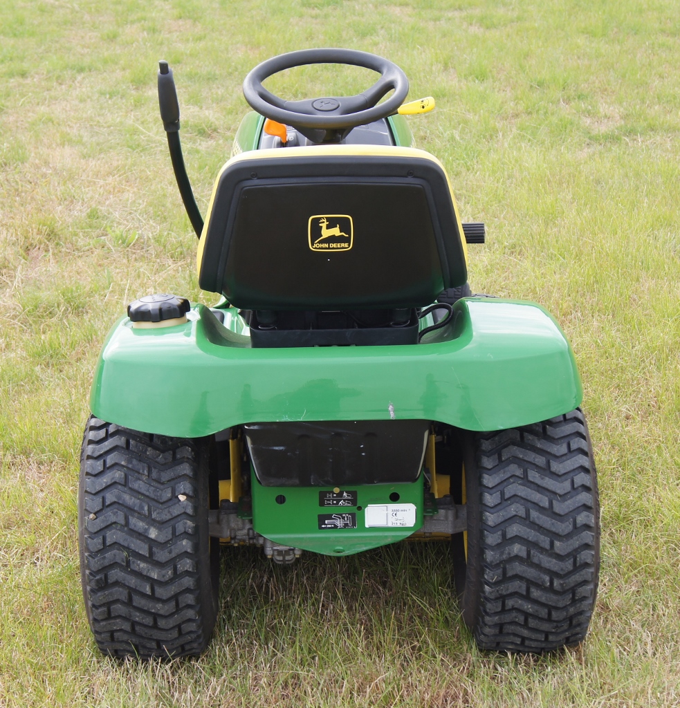 John Deere LT166 ride on mower with 42” mulch deck. Petrol. Very clean ...