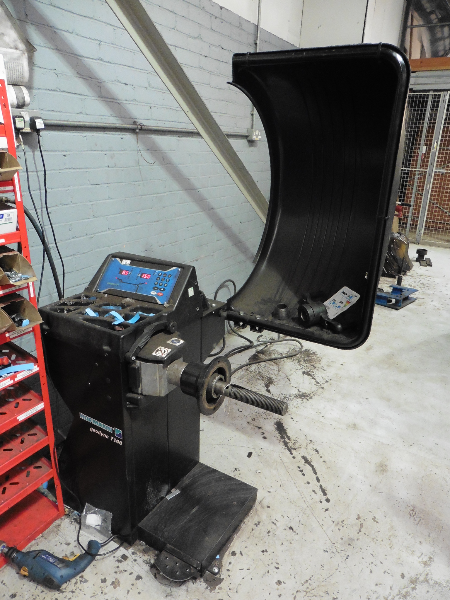 Hofmann Geodyna 7100 wheel balancer