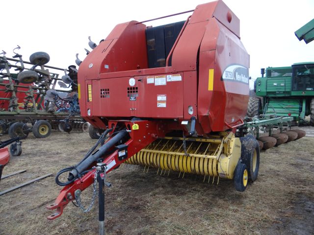 NH BR750 Round Baler Net & Twine, Bale Command Plus Monitor in the Shed