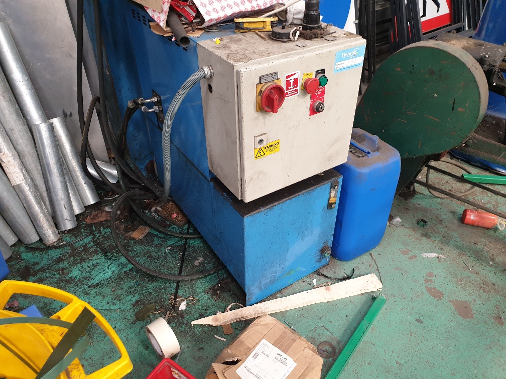 Henrob Handheld Riveting Gun with Aero-Motive Molex Recoil and ...