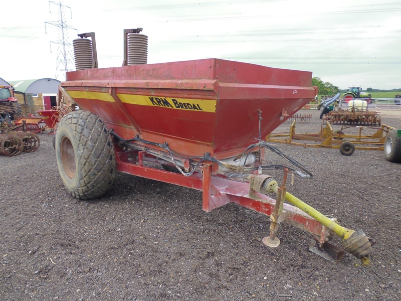 KRM Bredal single axle 8T lime spreader. Type B70. 1996. S/N 671. 23.1 ...