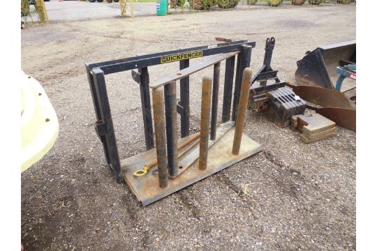 Linkage mounted Quickfencer