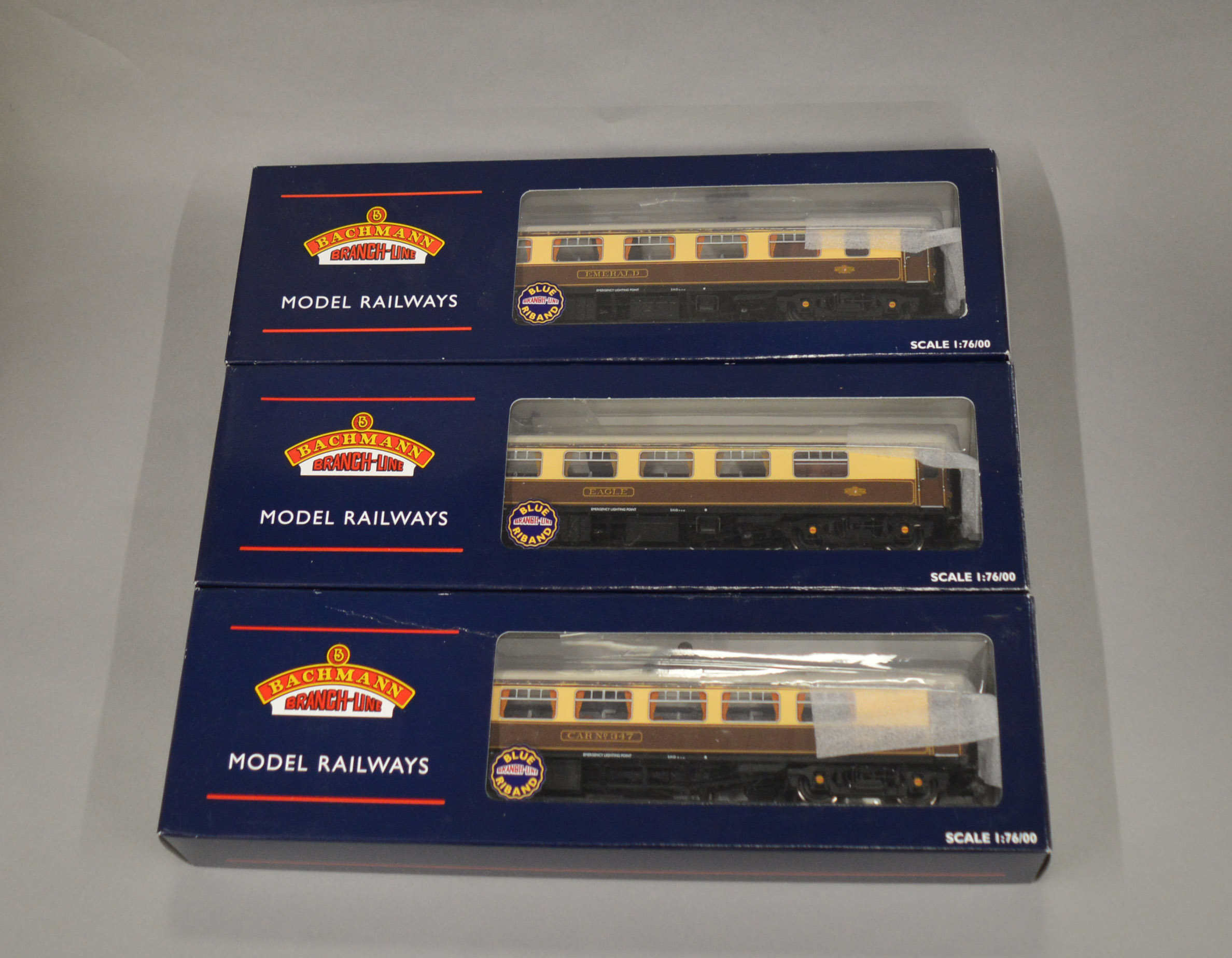 OO Gauge. 3 boxed Bachmann Pullman Coaches with lighting, 39-280, 39 ...