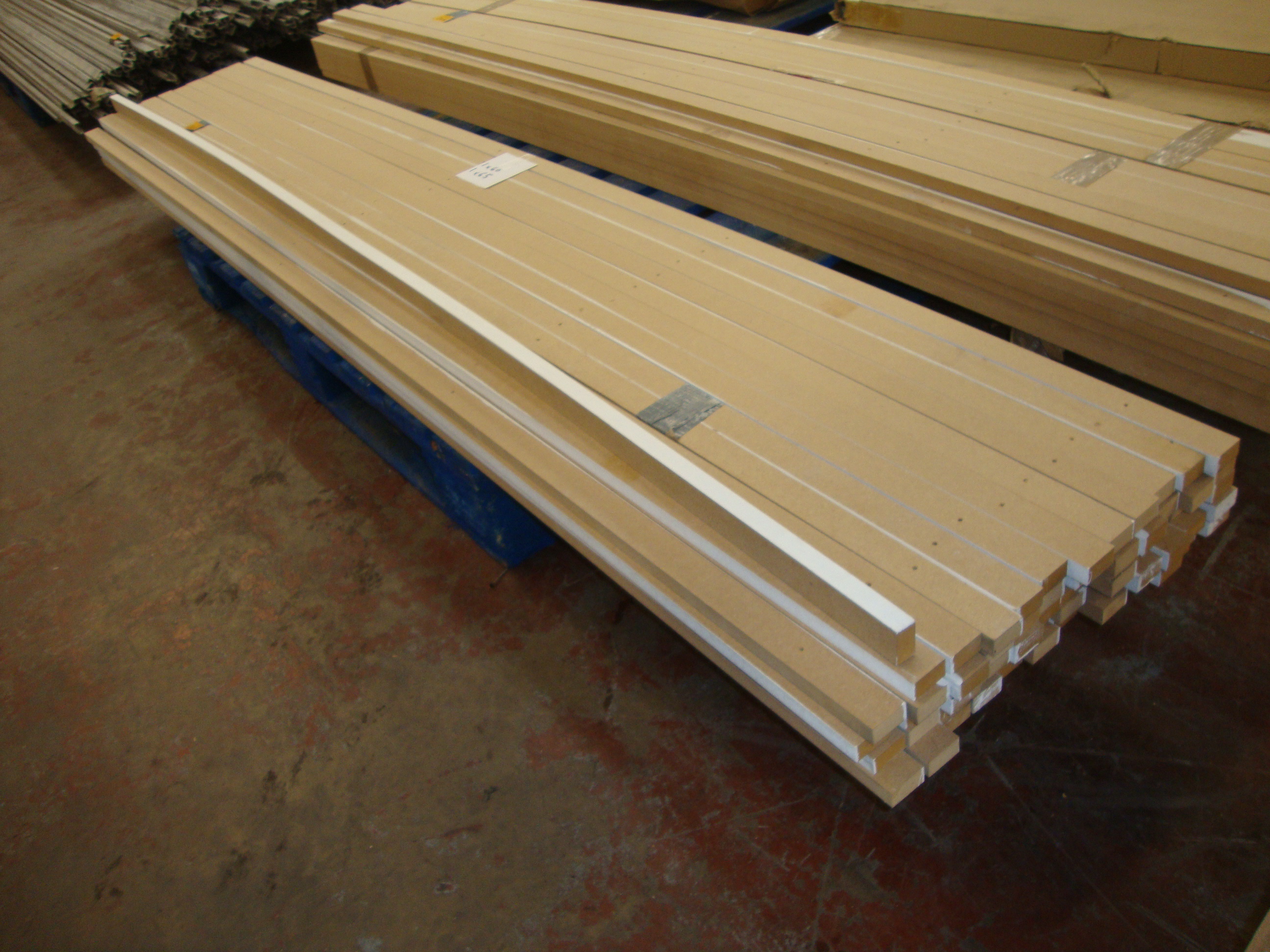 60 lengths of 2440mm shadow batten
