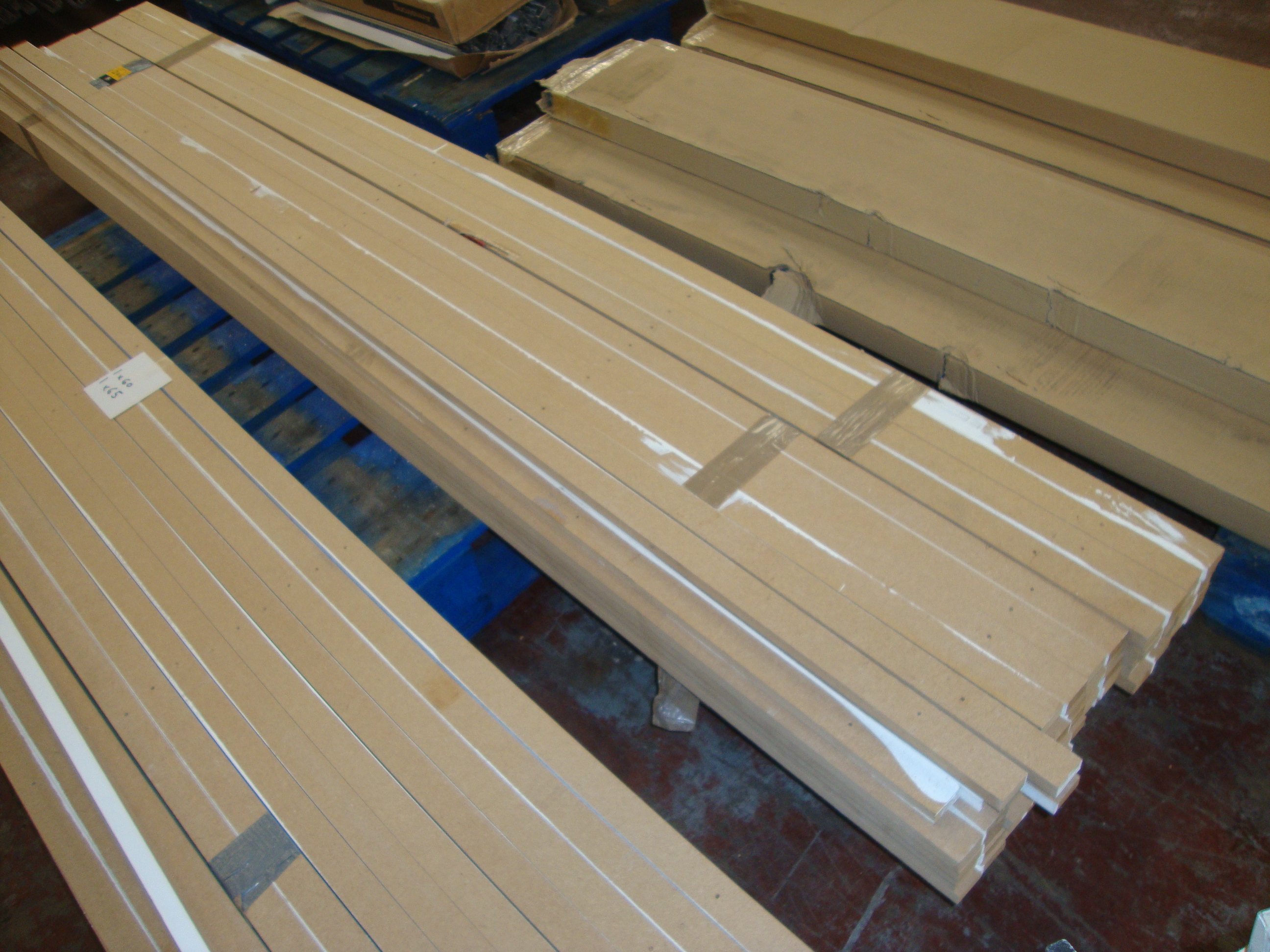 65 lengths of 2440mm shadow batten