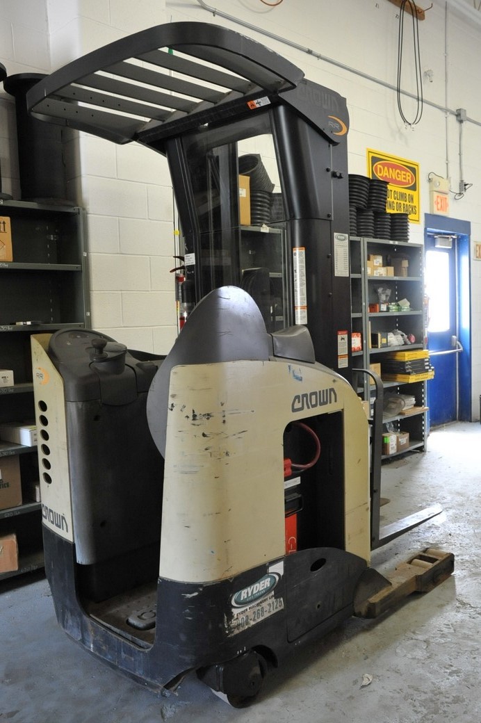 Crown Model RR S200 Series Reach Lift Truck, Serial Number: 1A2528489 ...