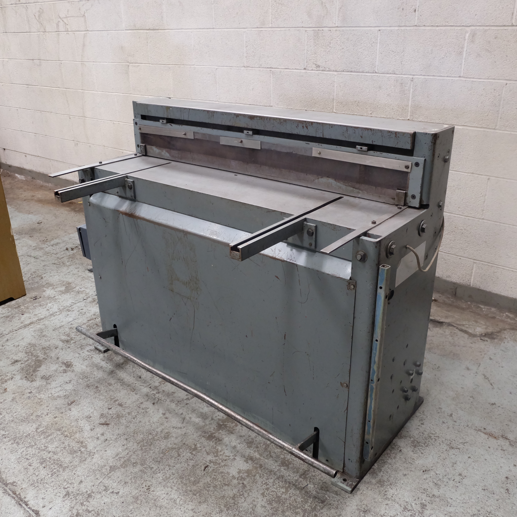 A Powered Sheet Metal Guillotine, 48in x 16swg.