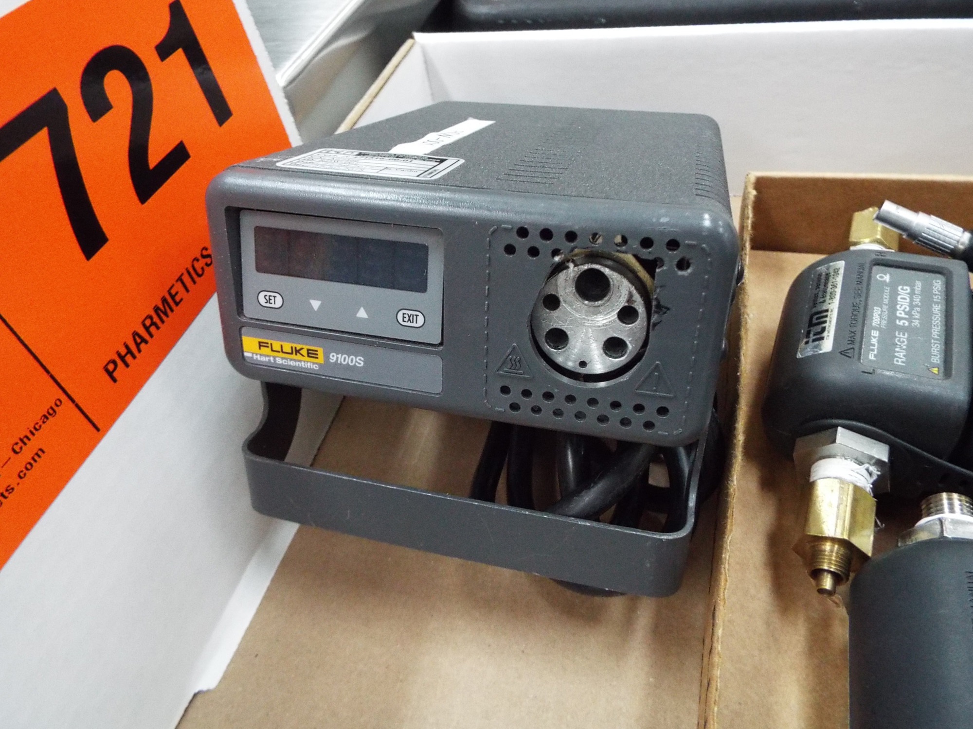 FLUKE 9100 HART SCIENTIFIC DRY BLOCK CALIBRATOR