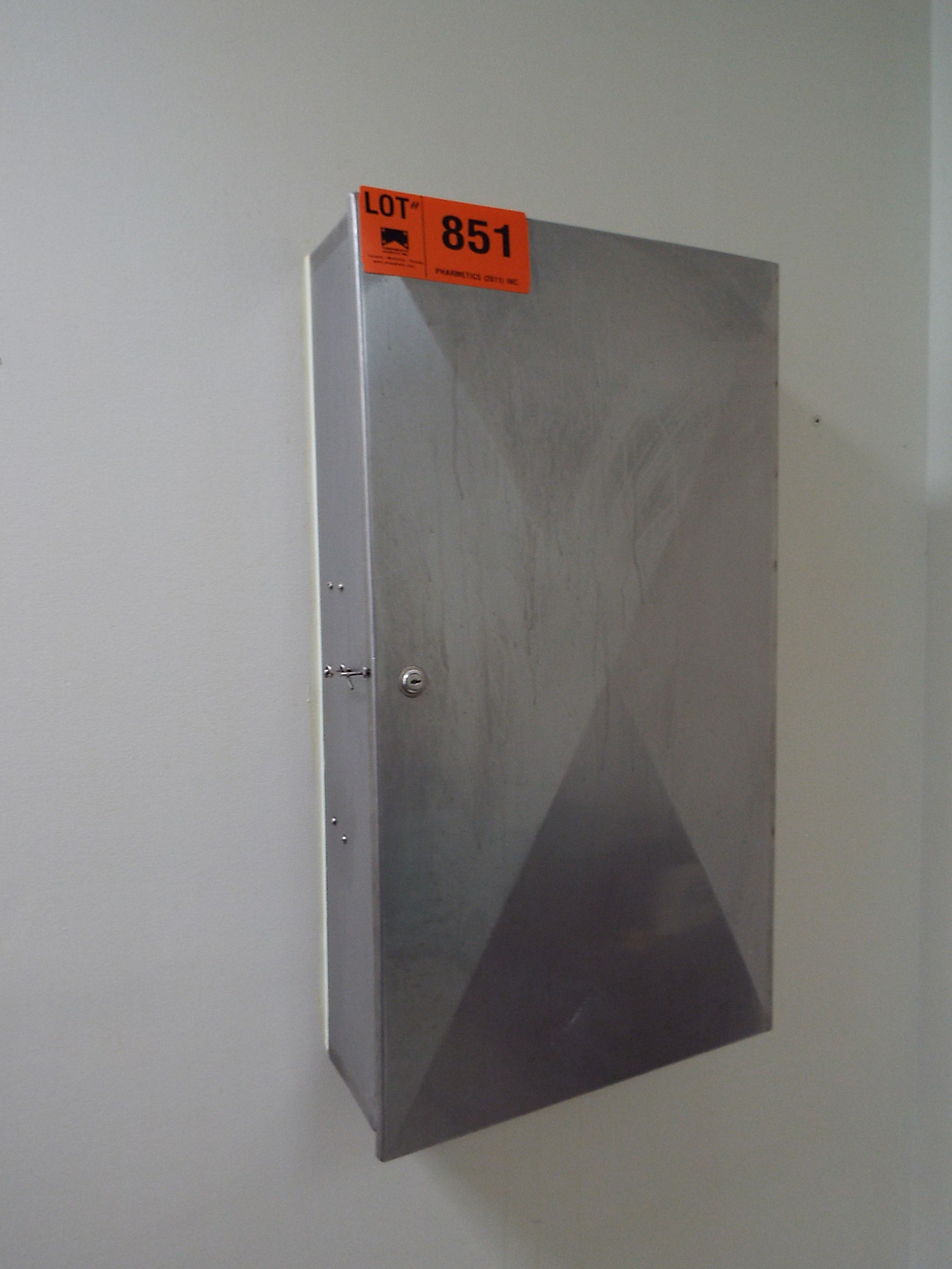 LOT/ STAINLESS STEEL WALL MOUNT TOOL BOX