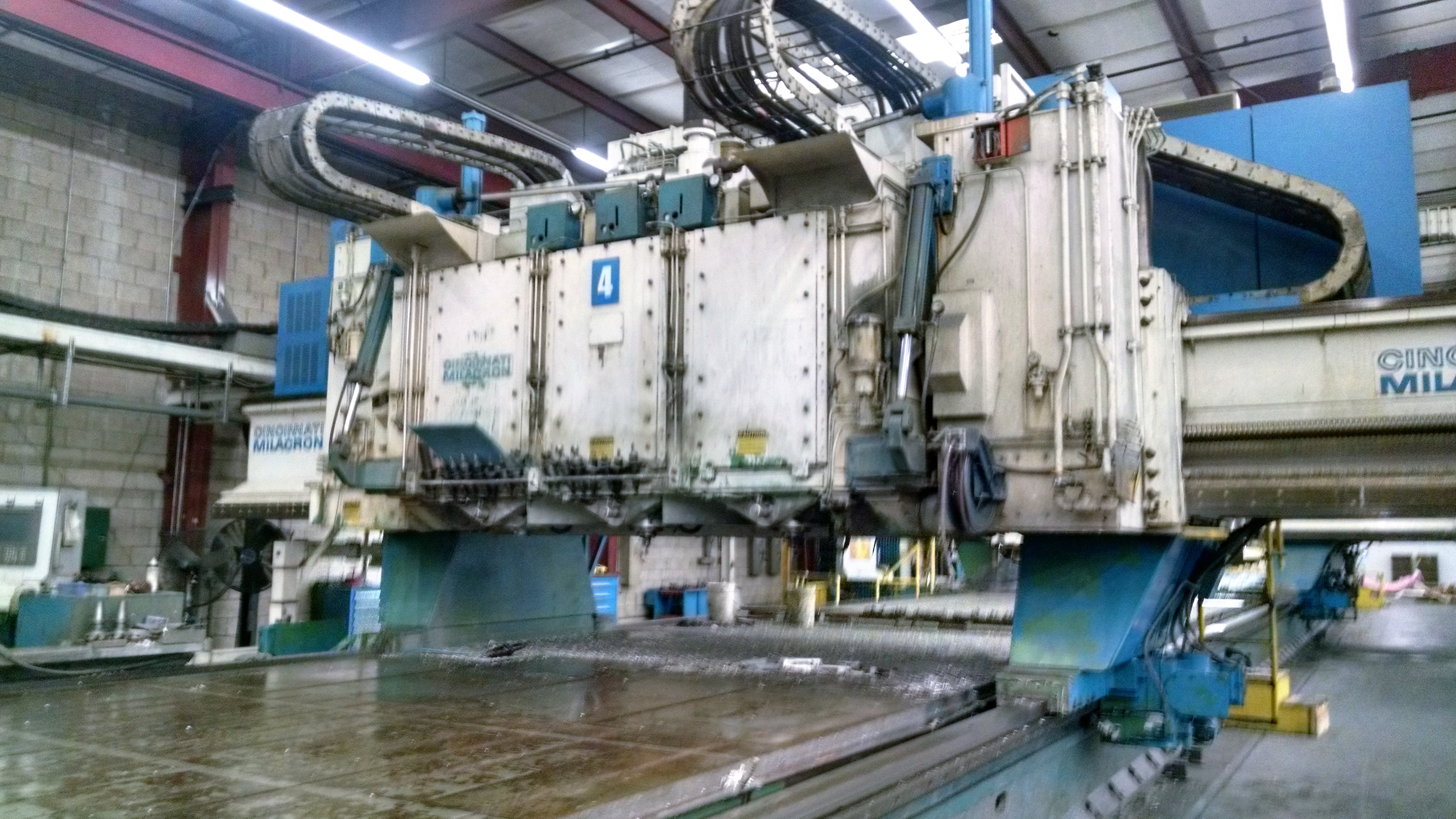 3-Spindle, 5-Axis Cincinnai Milacron gantry mill: 12' X 174" Steel ...
