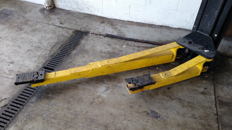 Rotary SPOA10N700 / 10,000 Lb. 2-Post Surface-Mount Lift (Model Year ...