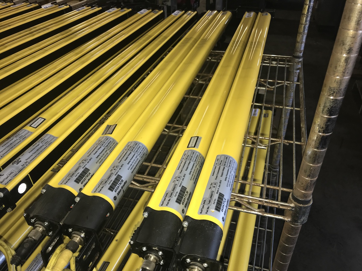 Lot of (2) Allen-Bradley GuardShield 440L Light Curtains with ...