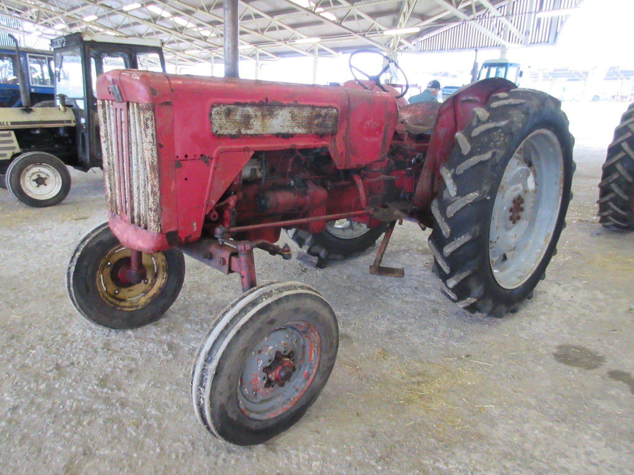1962 INTERNATIONAL B414 Hi-Clear 4cylinder diesel TRACTOR Reg. No. SVF ...