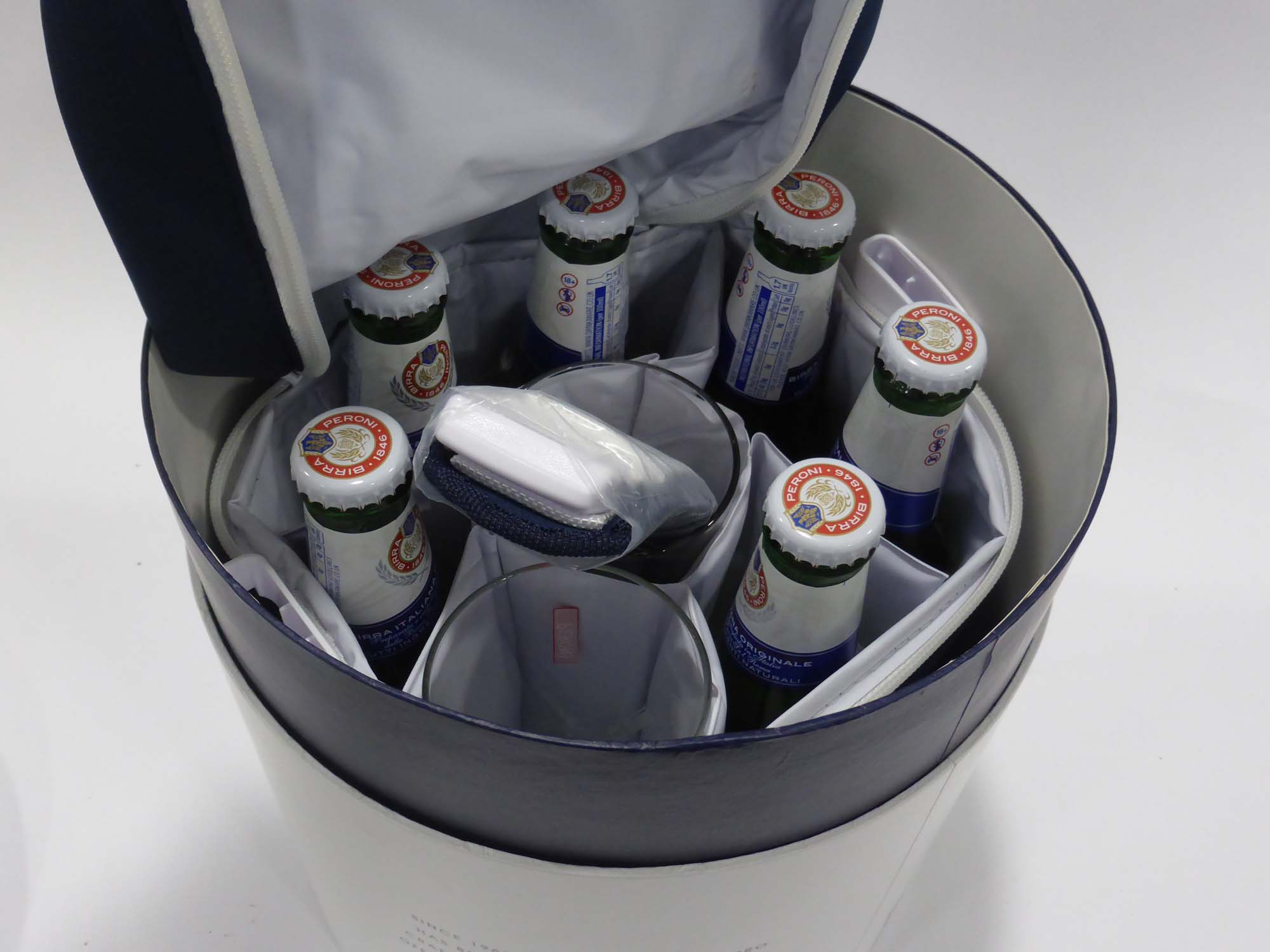 A Peroni gift set of 6x 330ml bottles, cooler bag & 2 glasses (Note VAT ...