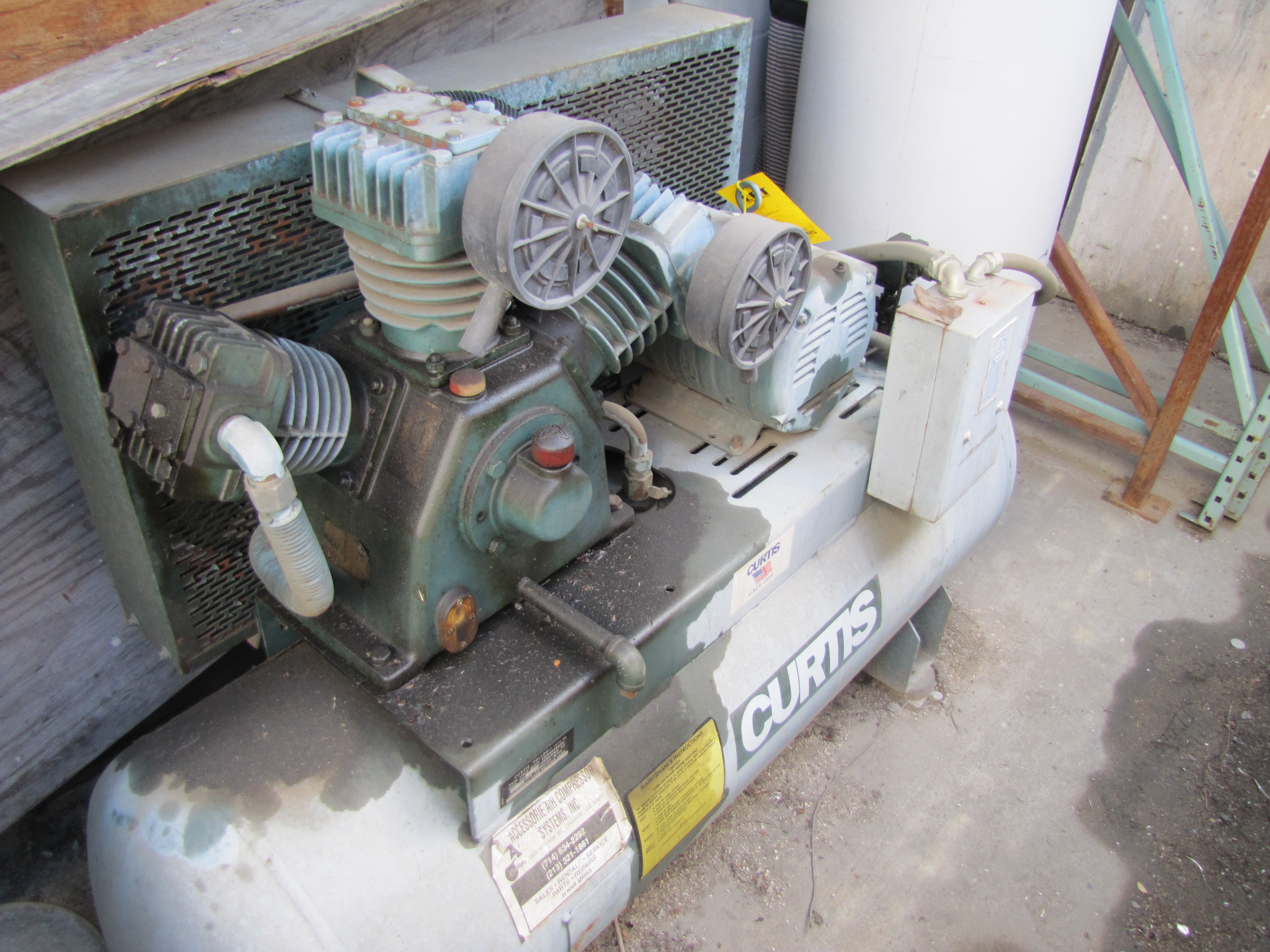 CURTIS AIR COMPRESSOR, MODEL E71, 977 RPM, 10 HP, 3 PHASE, 120 GALLON TANK