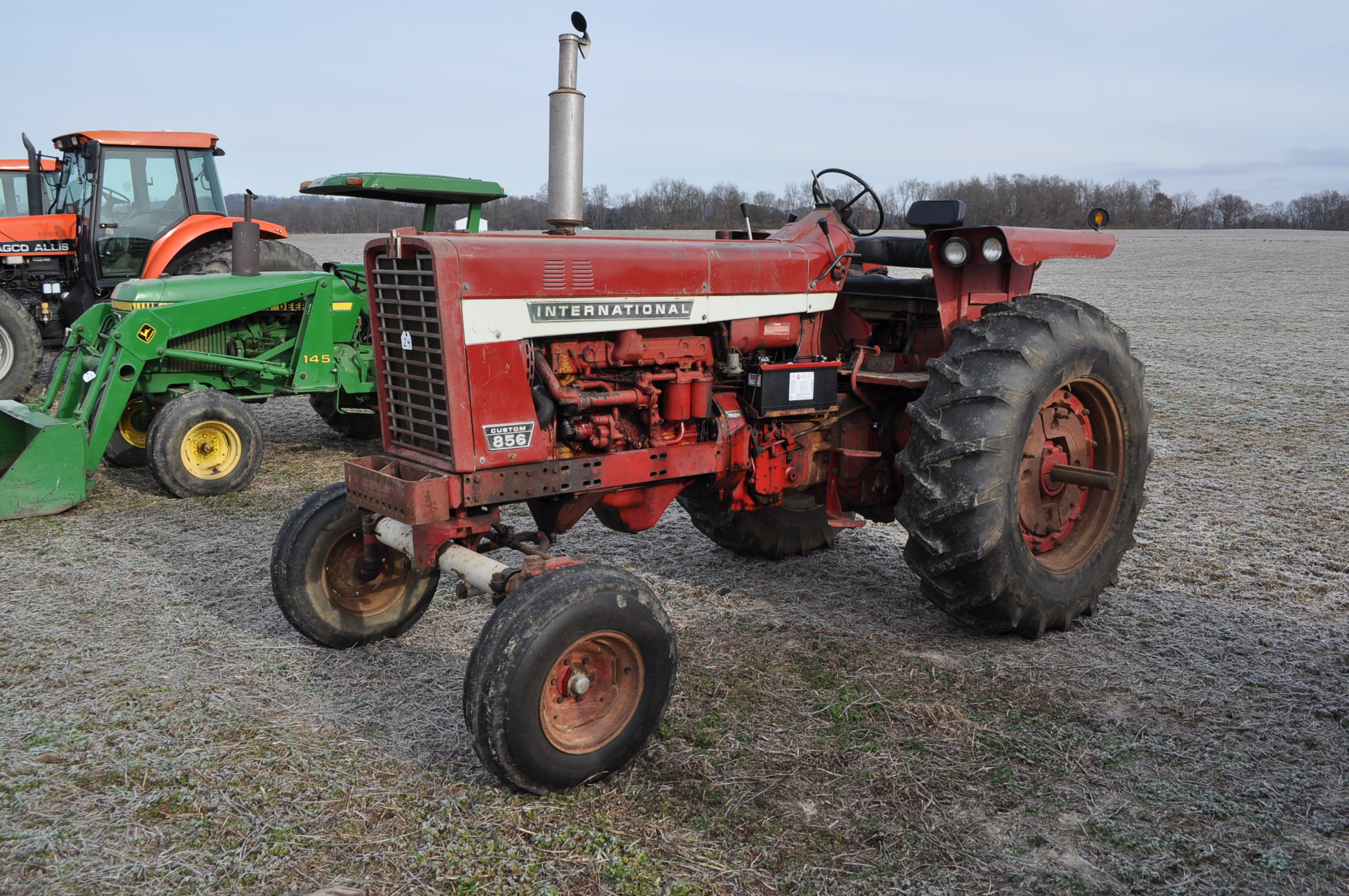 IH 856 custom tractor, diesel, 18.4-34 rear tires, 9.5L-15 front tires ...