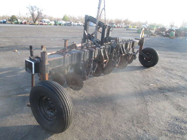 (Lot 63737) YETTER COULTER CART W/ HITCH