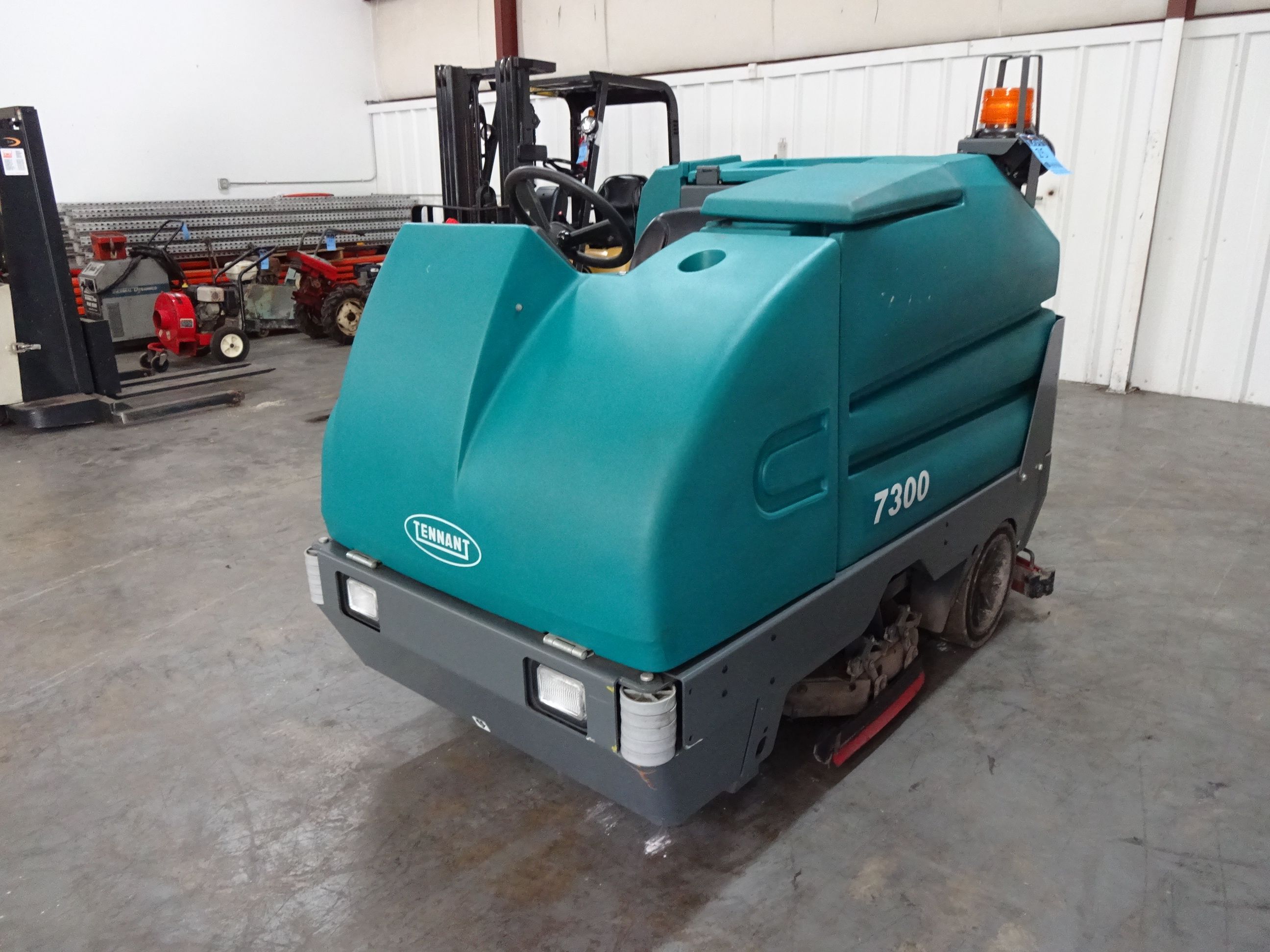 TENNANT MODEL 7300 ELECTRIC SIT DOWN FLOOR SCRUBBER; S/N 7300-5076 (695 ...