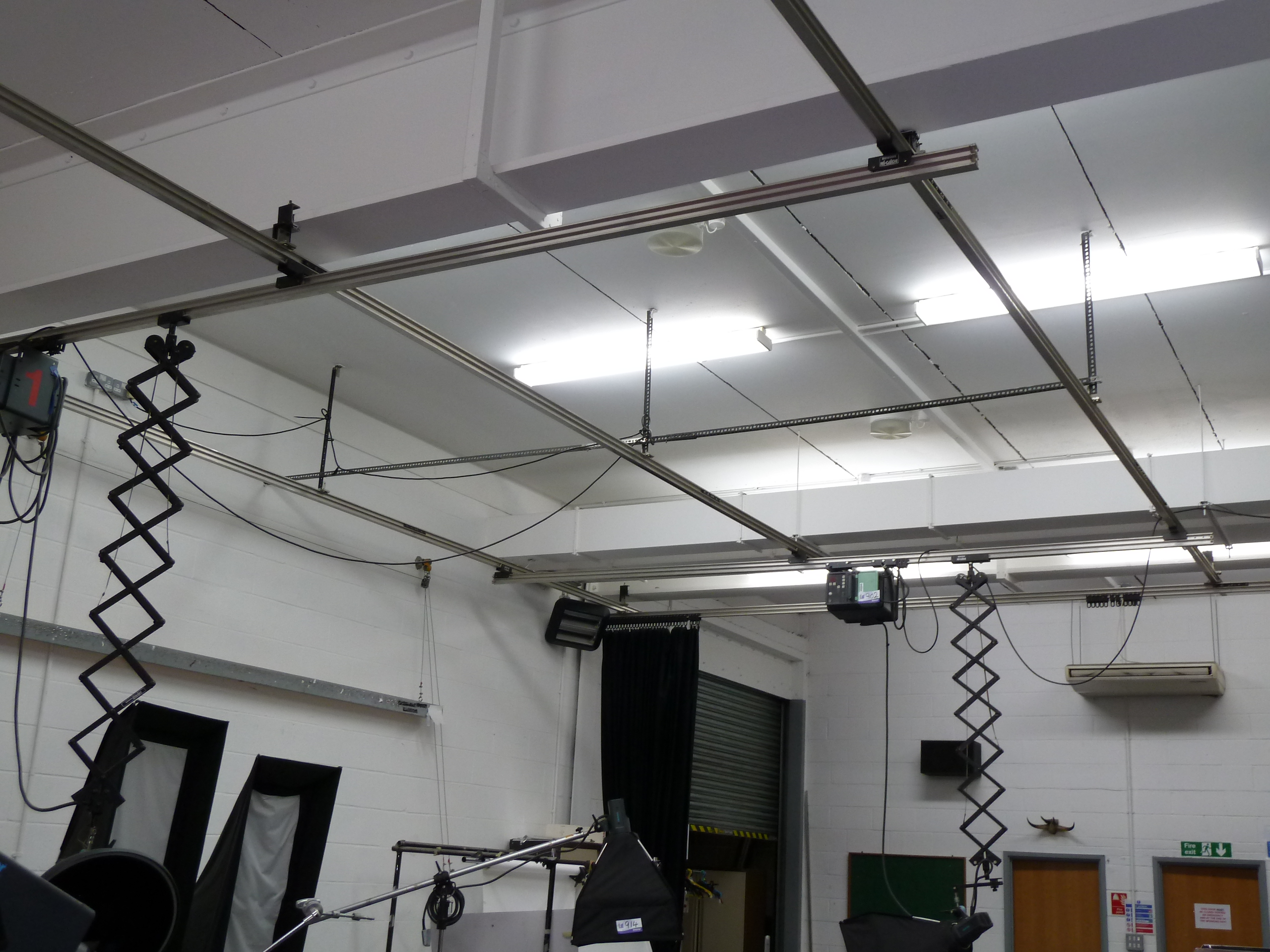 Bowens Hi-Glide Studio Ceiling Rail System, approx. 11.6m x 7m ...