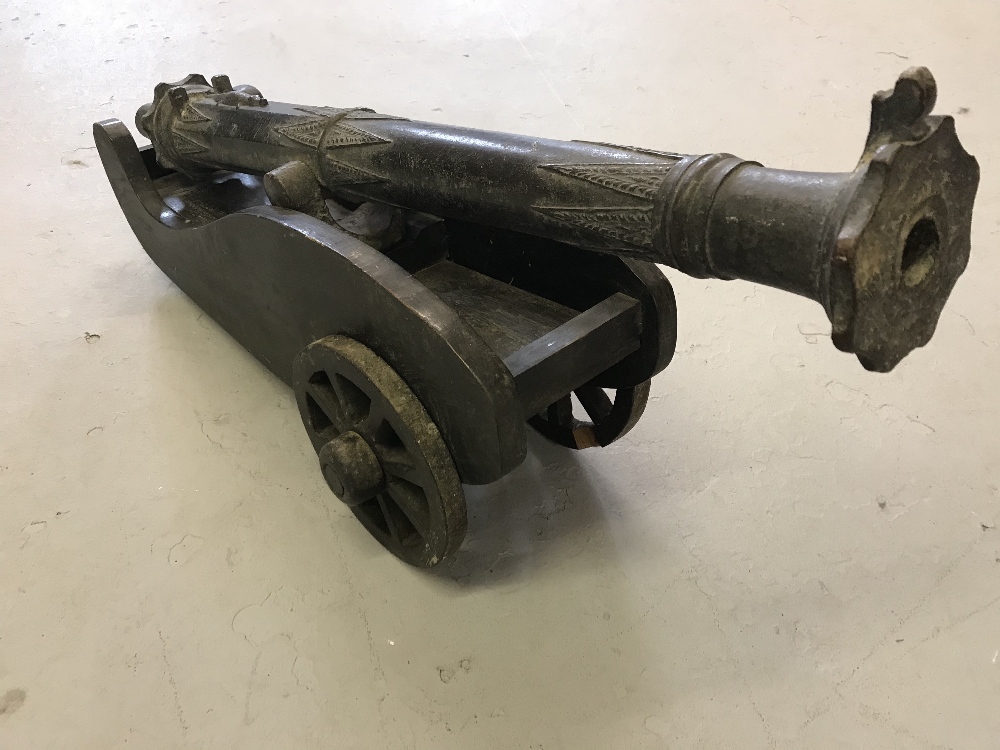Weapons: Cannon of the Malay Archipelago. This bronze example Meriam ...