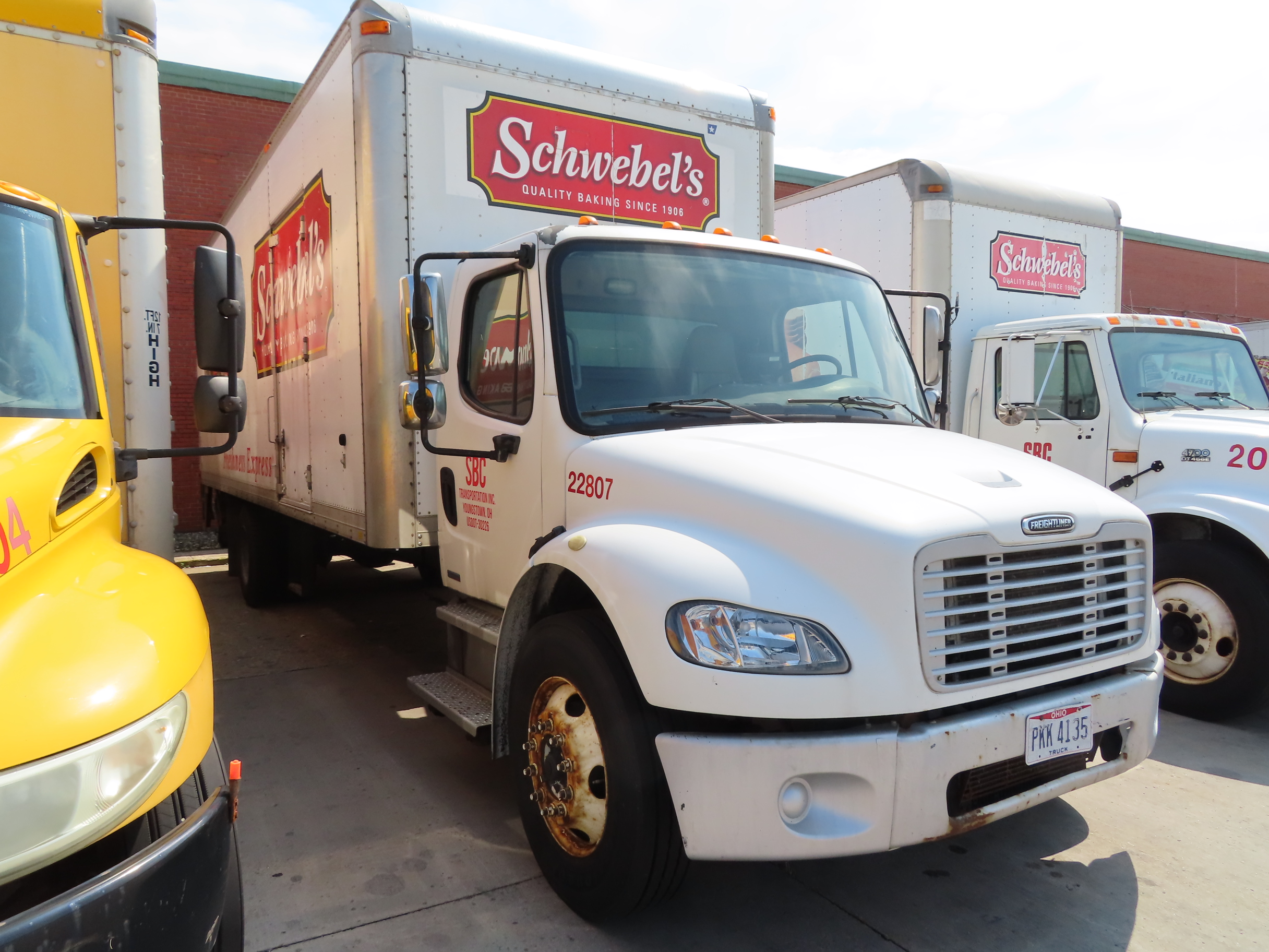 2007 Freightliner 26' Bobtail Truck, 1 axle, VIN: 1FVACWDC17HY46396 ...