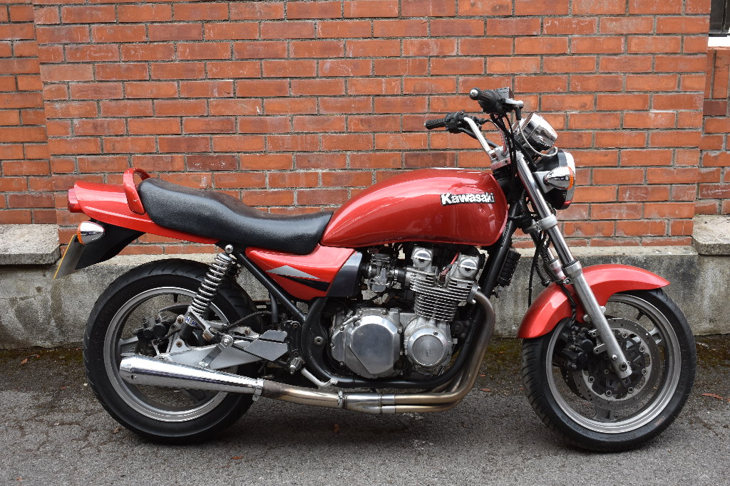 A 1992 Kawasaki ZR750 Zephyr, registration number J95 UUK red. Coming ...