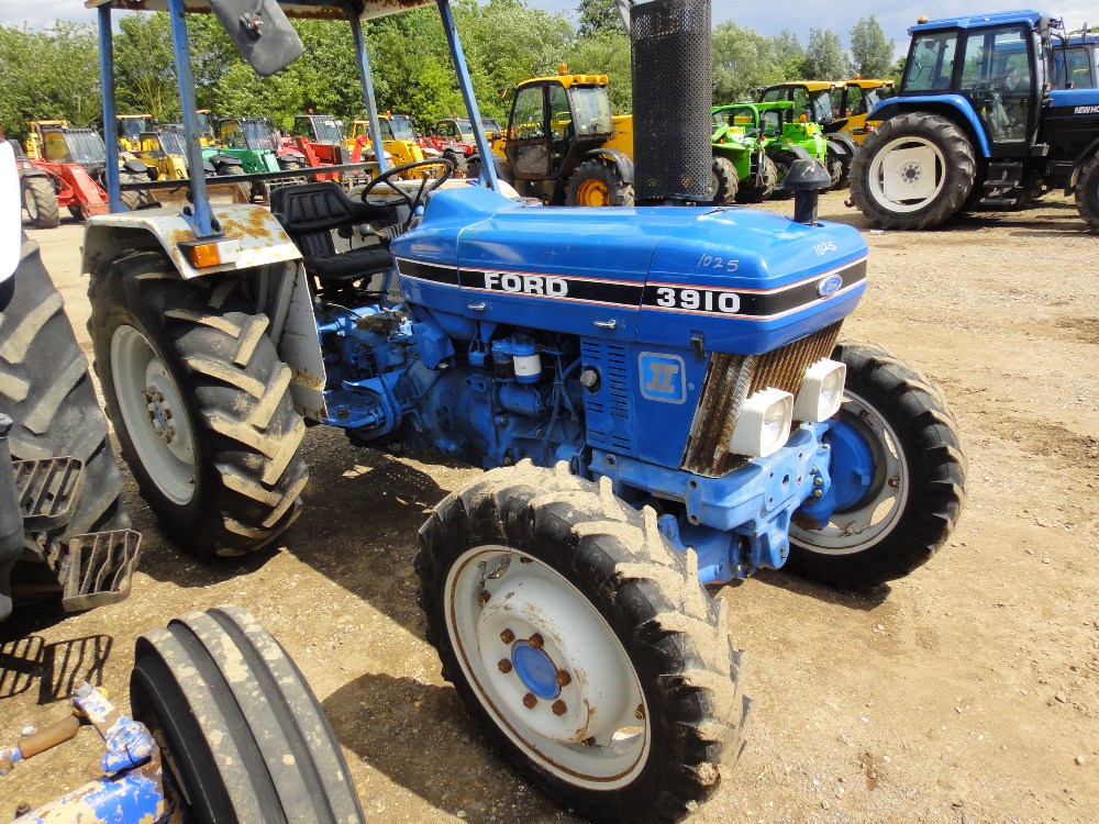 FORD 3910 4X4 FARM TRACTOR 2350 Hrs. Serial No: BC30749